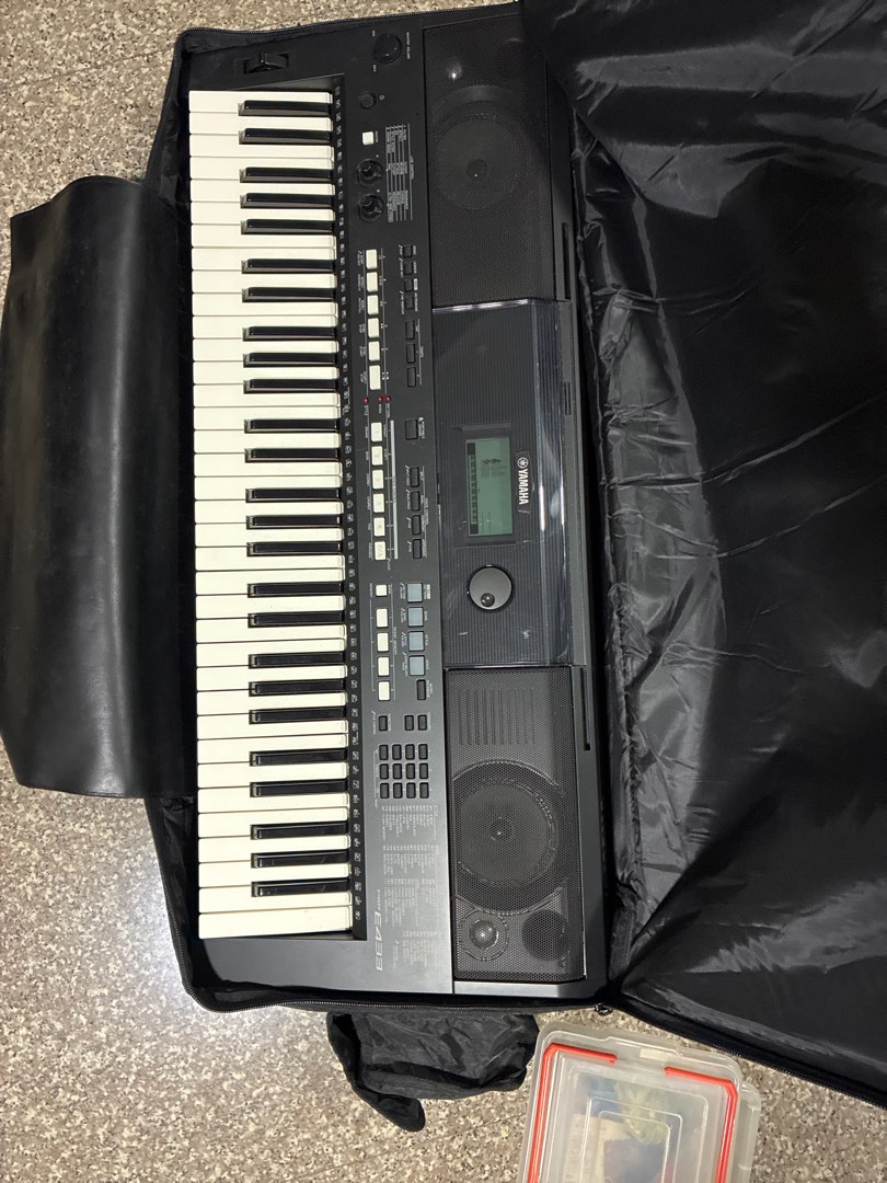 Yamaha PSR-E433 Portable Keyboard, Hobbies & Toys, Musical Instruments ...
