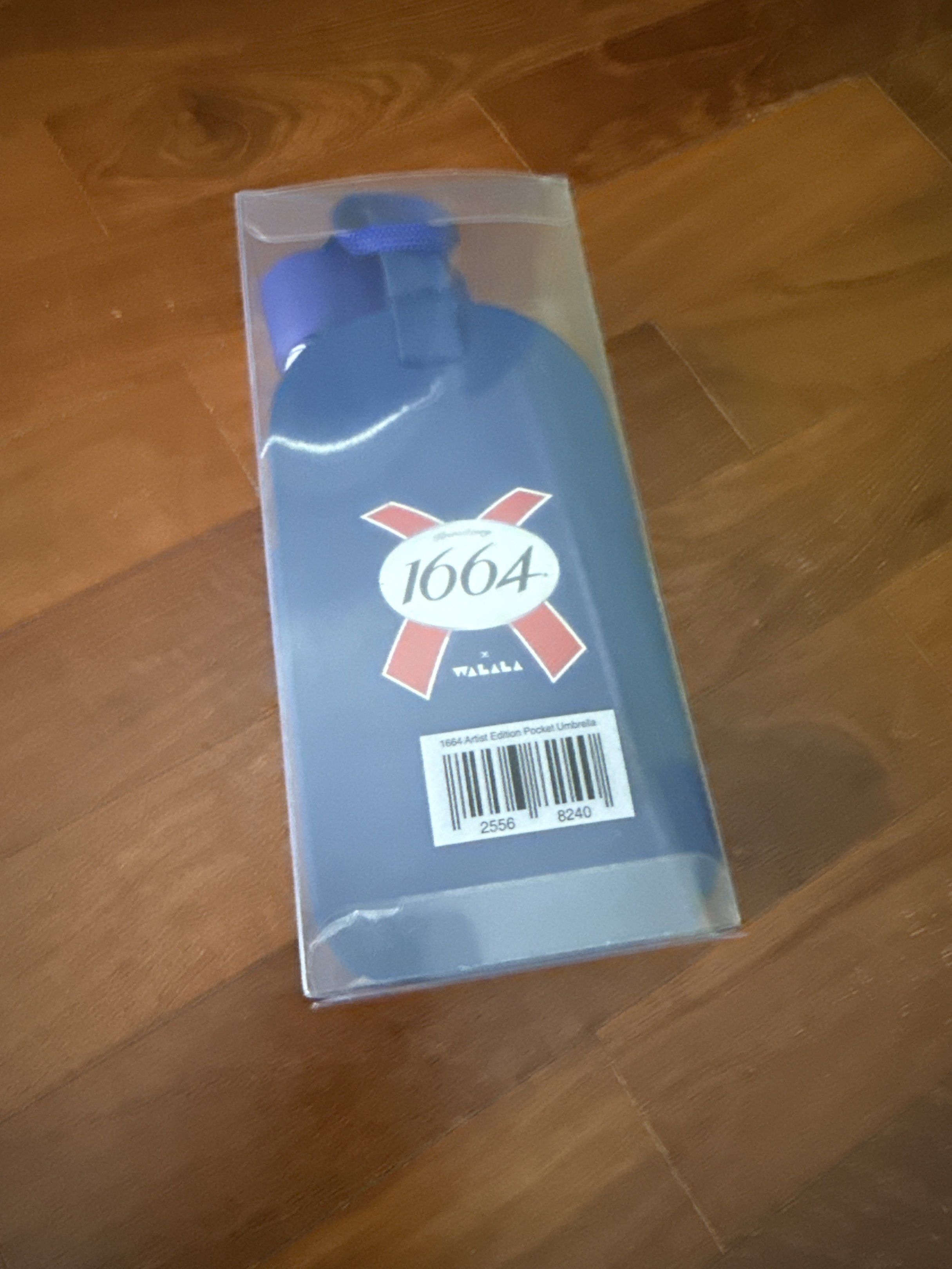 1664 x WALALA Limited Edition Umbrella, Hobbies & Toys, Travel ...