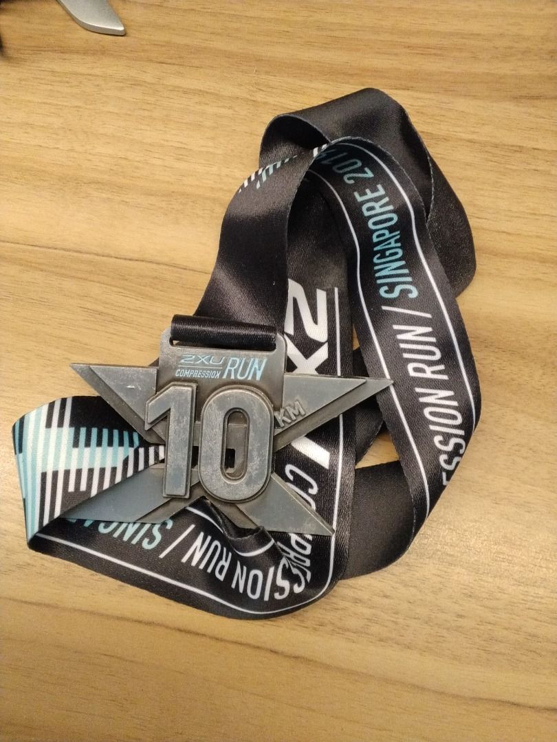 2019 2XU 10 km medal, Hobbies & Toys, Memorabilia & Collectibles ...