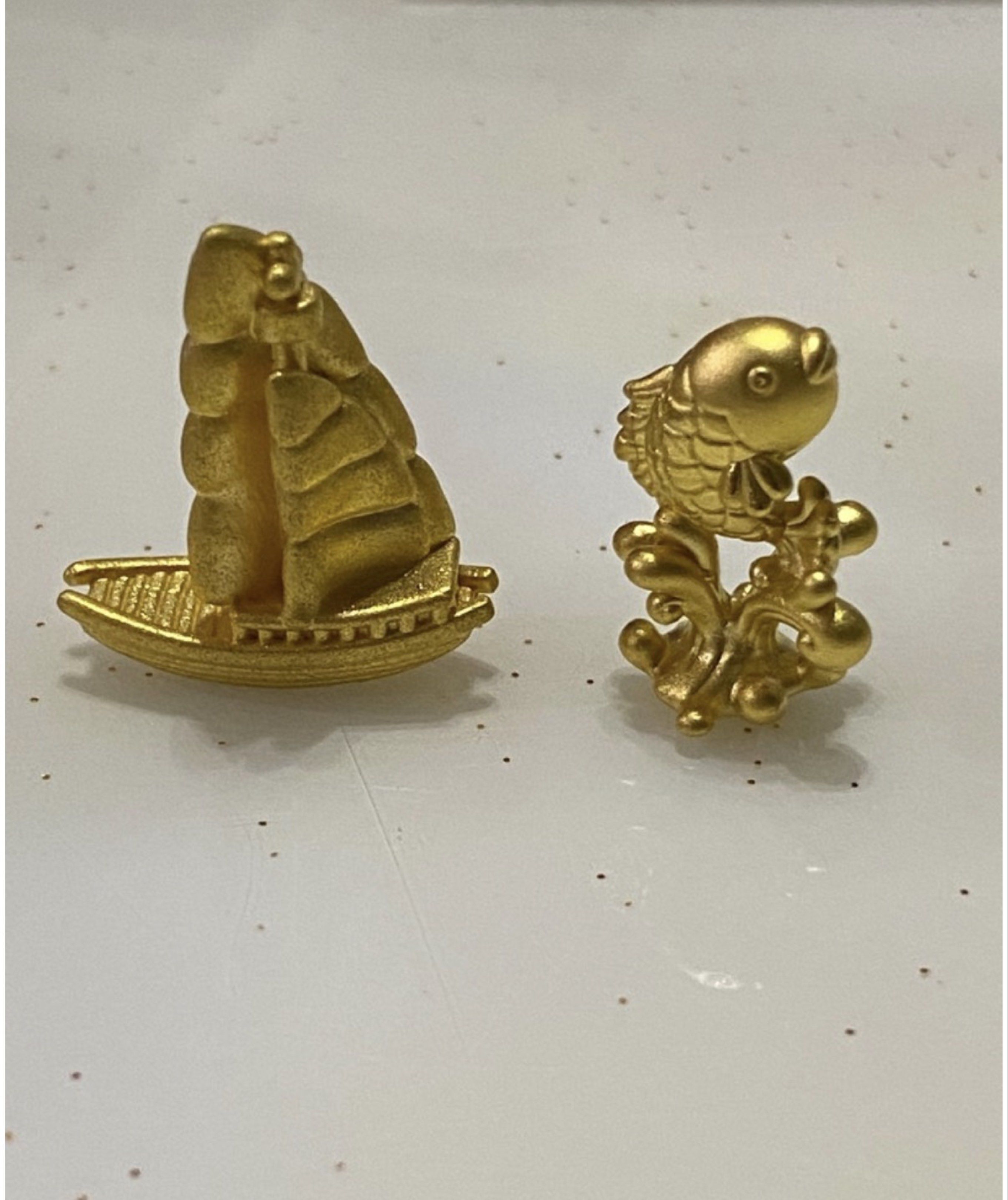 999 Gold Boat / Ship / Windsurf and Fish display, Women's Fashion ...