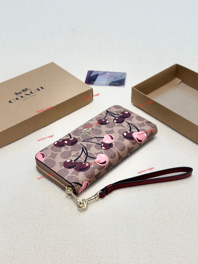 💯 Original COACH wallets and cardholders, Women's Fashion, Bags ...