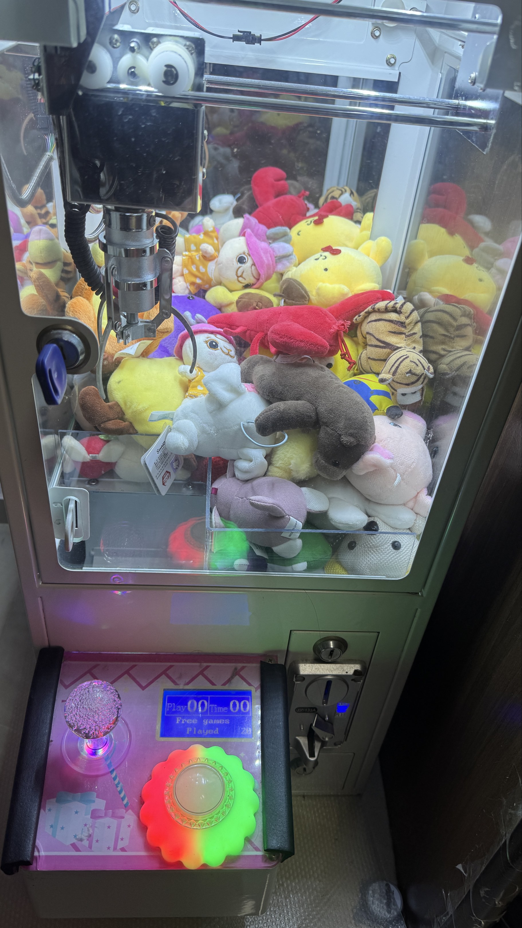 Arcade Claw Machine with Plush Toys, Hobbies & Toys, Toys & Games on ...