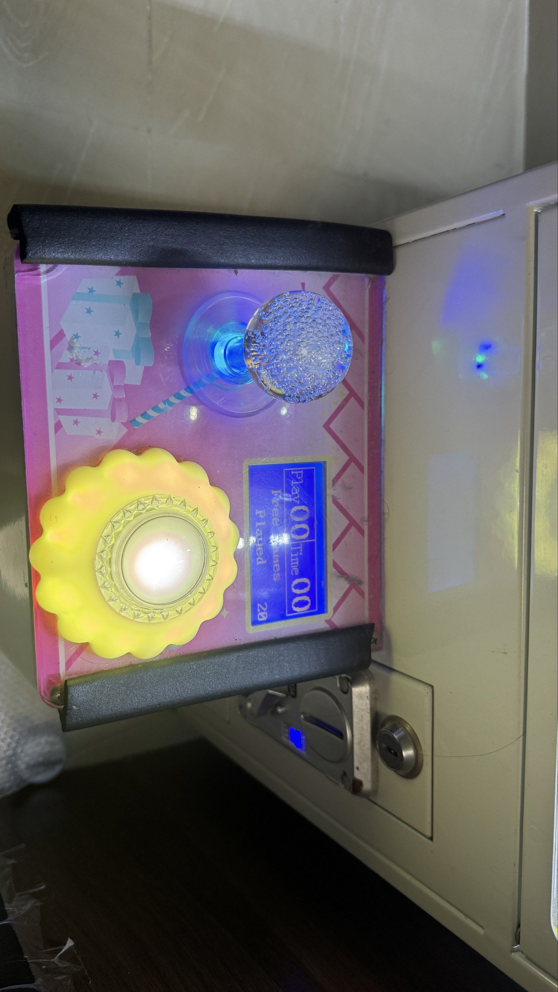 Arcade Claw Machine with Plush Toys, Hobbies & Toys, Toys & Games on ...