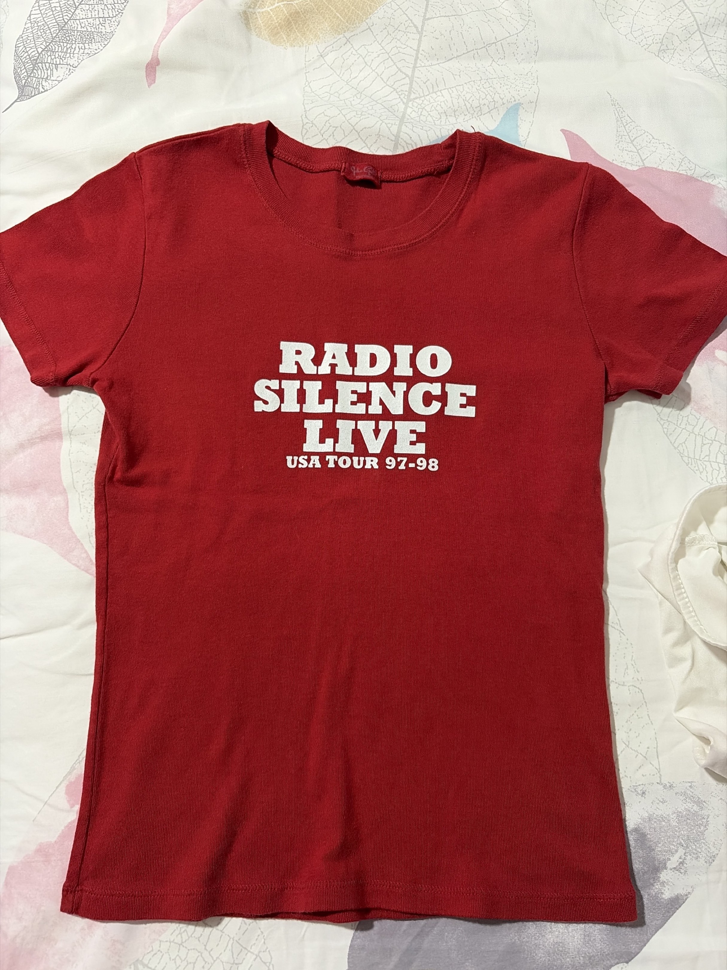 Brandy Melville Radio Silence Hailie Top, Women's Fashion, Tops, Shirts ...