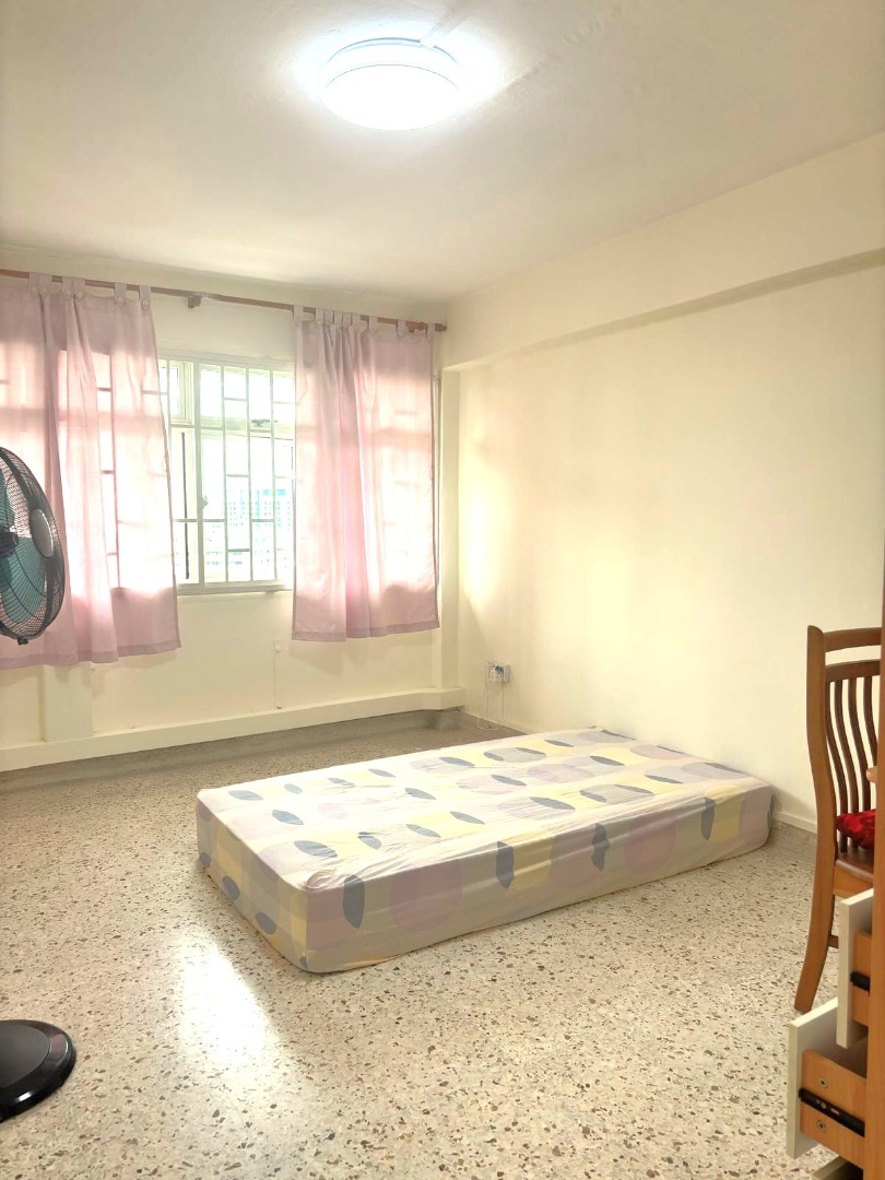 Common Room for rent at Blk 199 Boon Lay drive.near to Lakeside MRT! NO ...