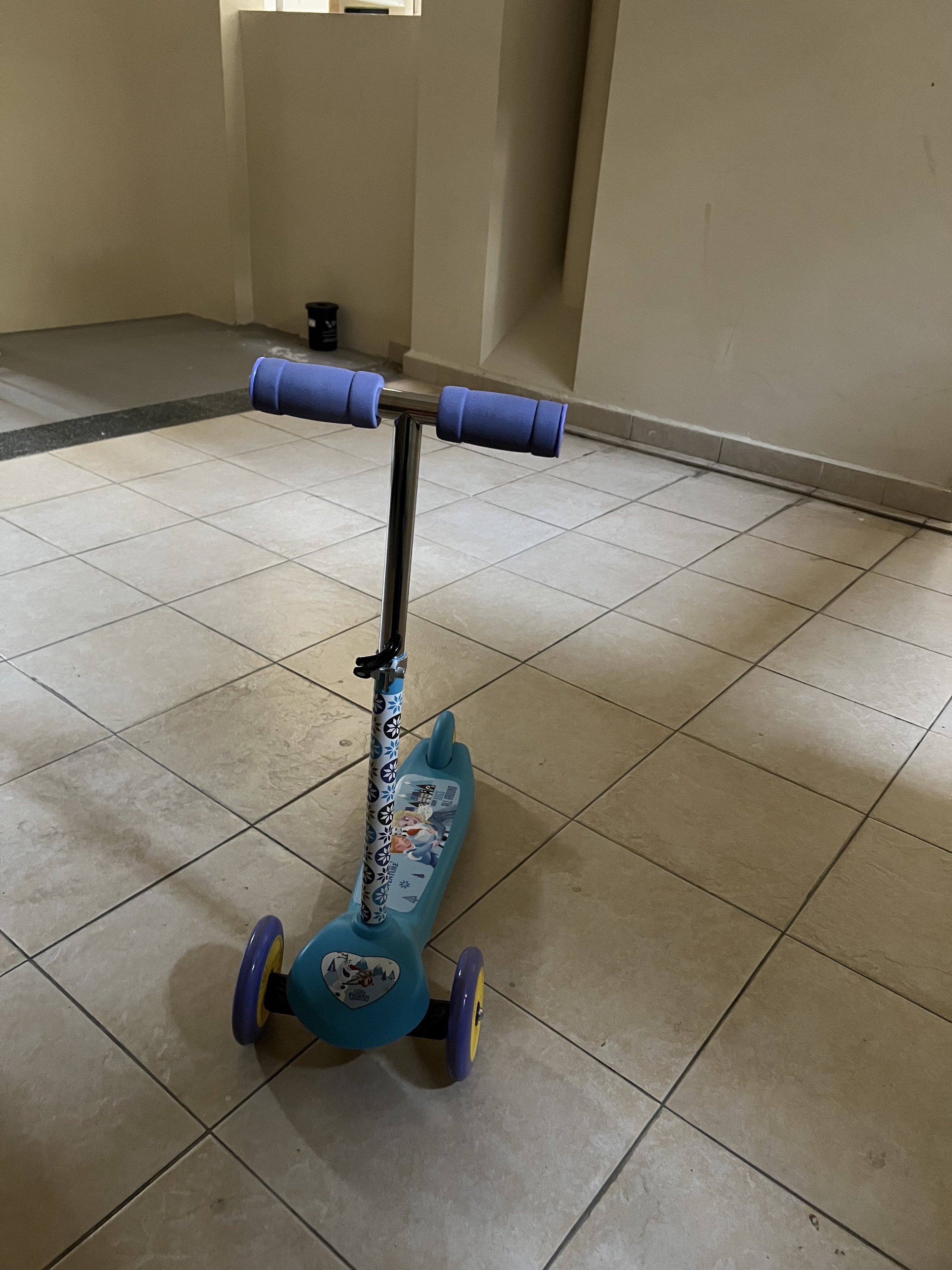 Disney Frozen 3-Wheel Scooter, Sports Equipment, Sports & Games, Skates ...