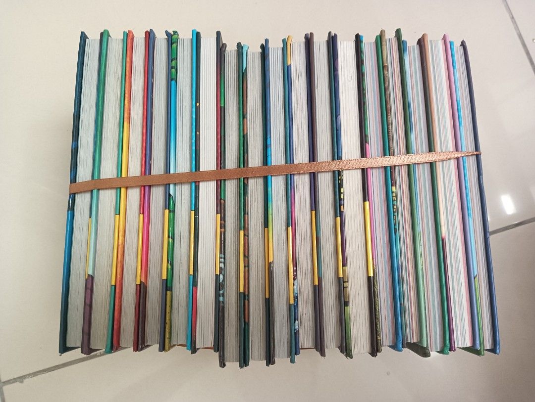 Dog Man and Cat Kid Comic Club Book Set, Hobbies & Toys, Books ...