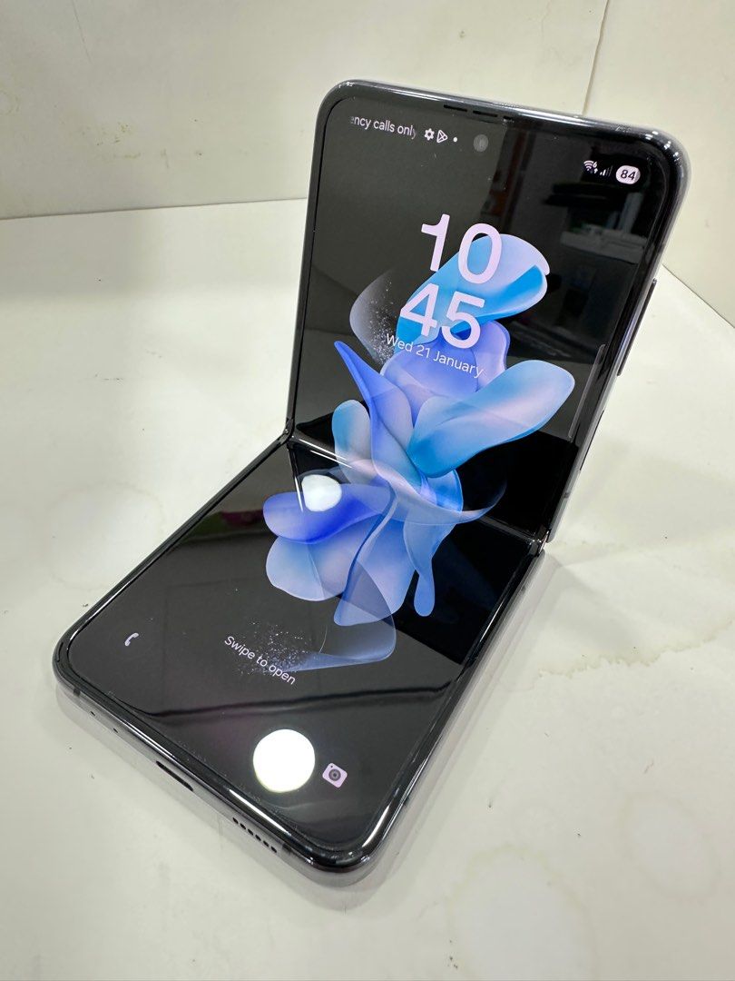 Galaxy Z Flip 4 Graphite 256GB, Mobile Phones & Gadgets, Mobile Phones ...