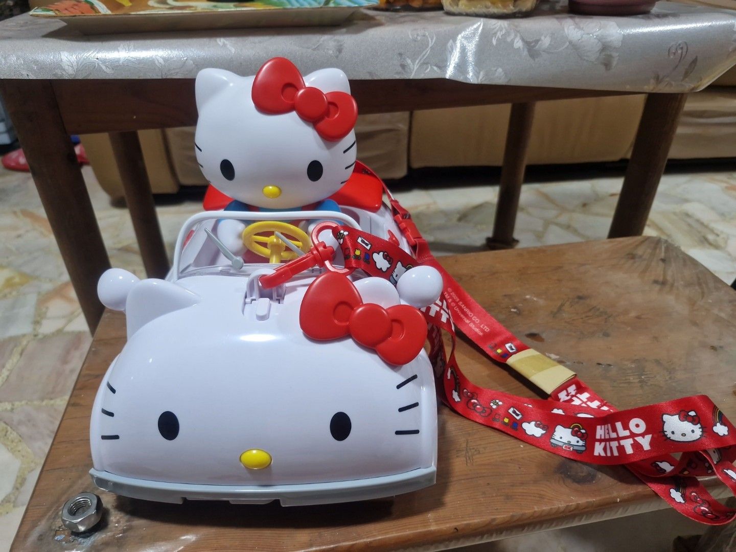 Universal Studios Hello Kitty Popcorn Bucket, Hobbies & Toys, Toys ...