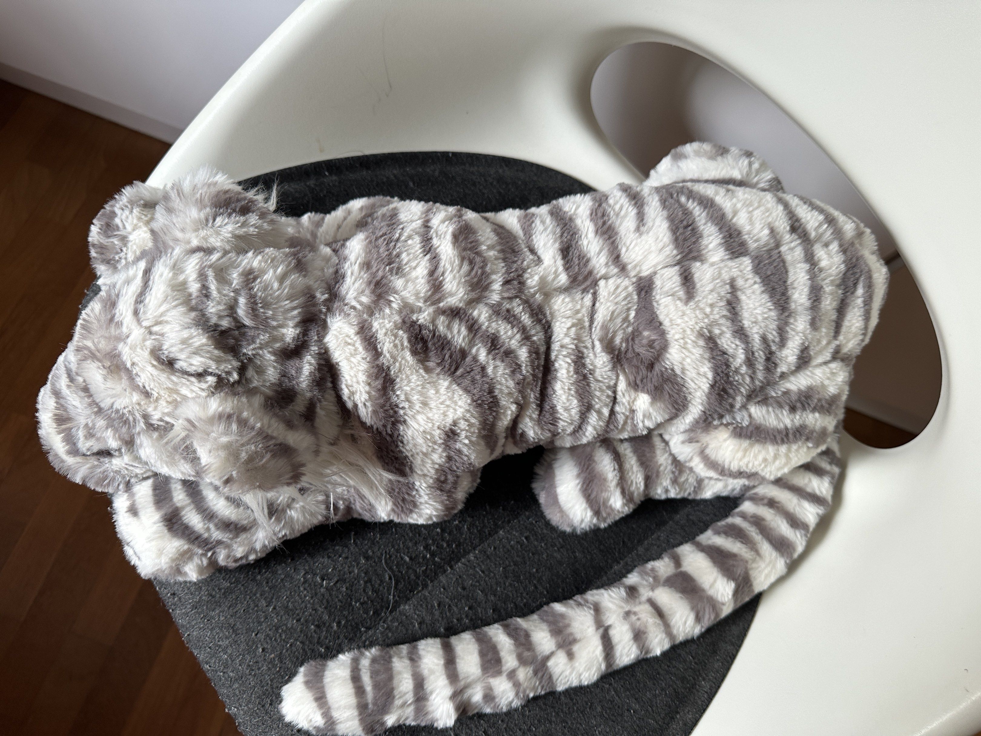 Jellycat Sacha Snow Tiger Large retired design, Hobbies & Toys, Toys ...