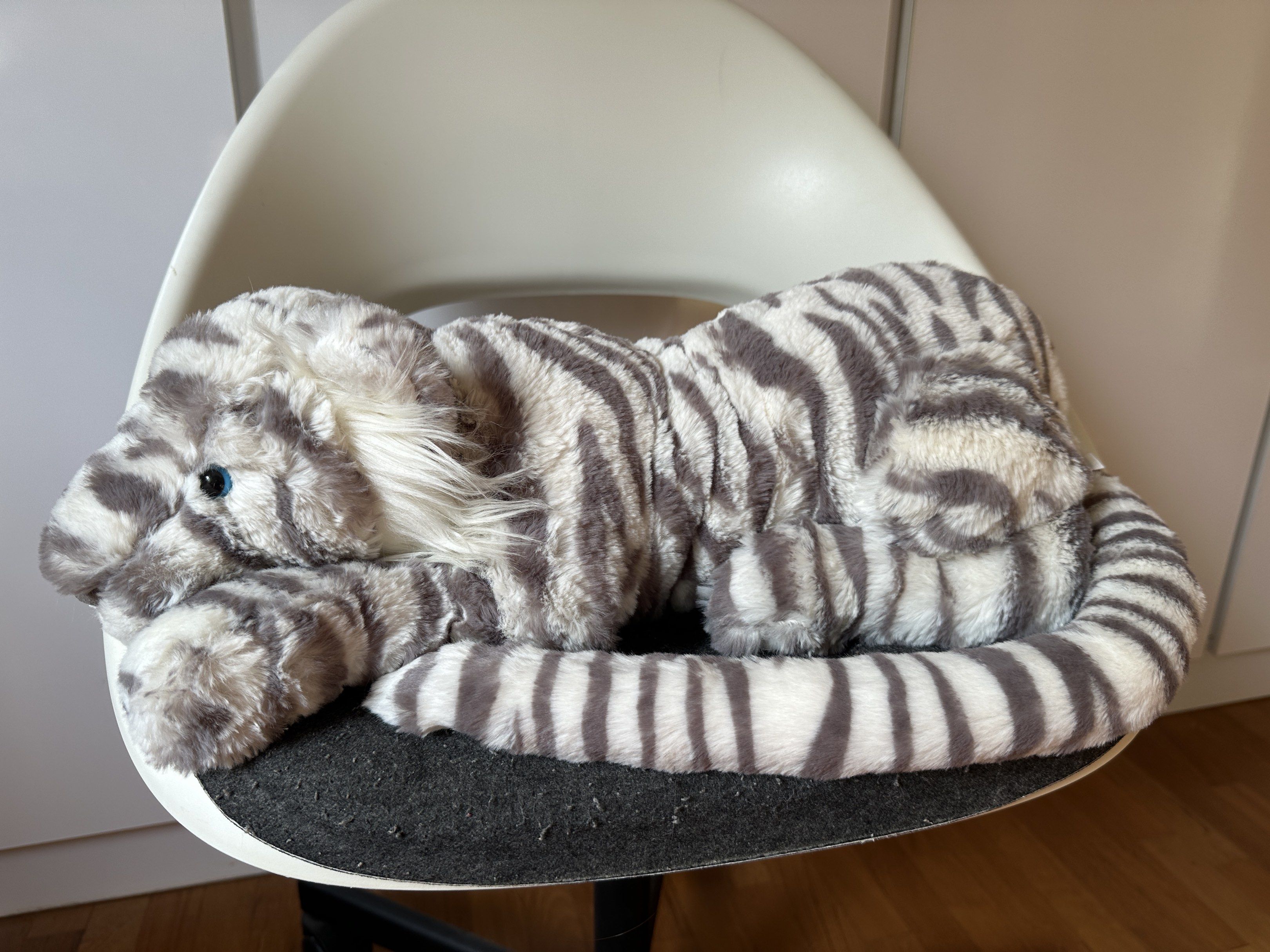 Jellycat Sacha Snow Tiger Large retired design, Hobbies & Toys, Toys ...