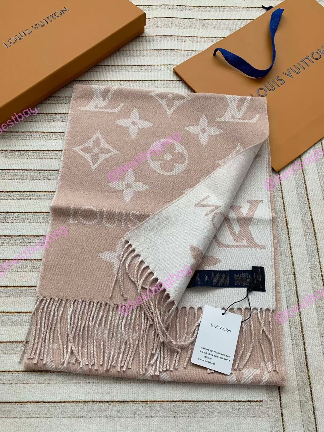 Louis Vuitton L Classic presbyopic pattern long towel, Men's Fashion ...