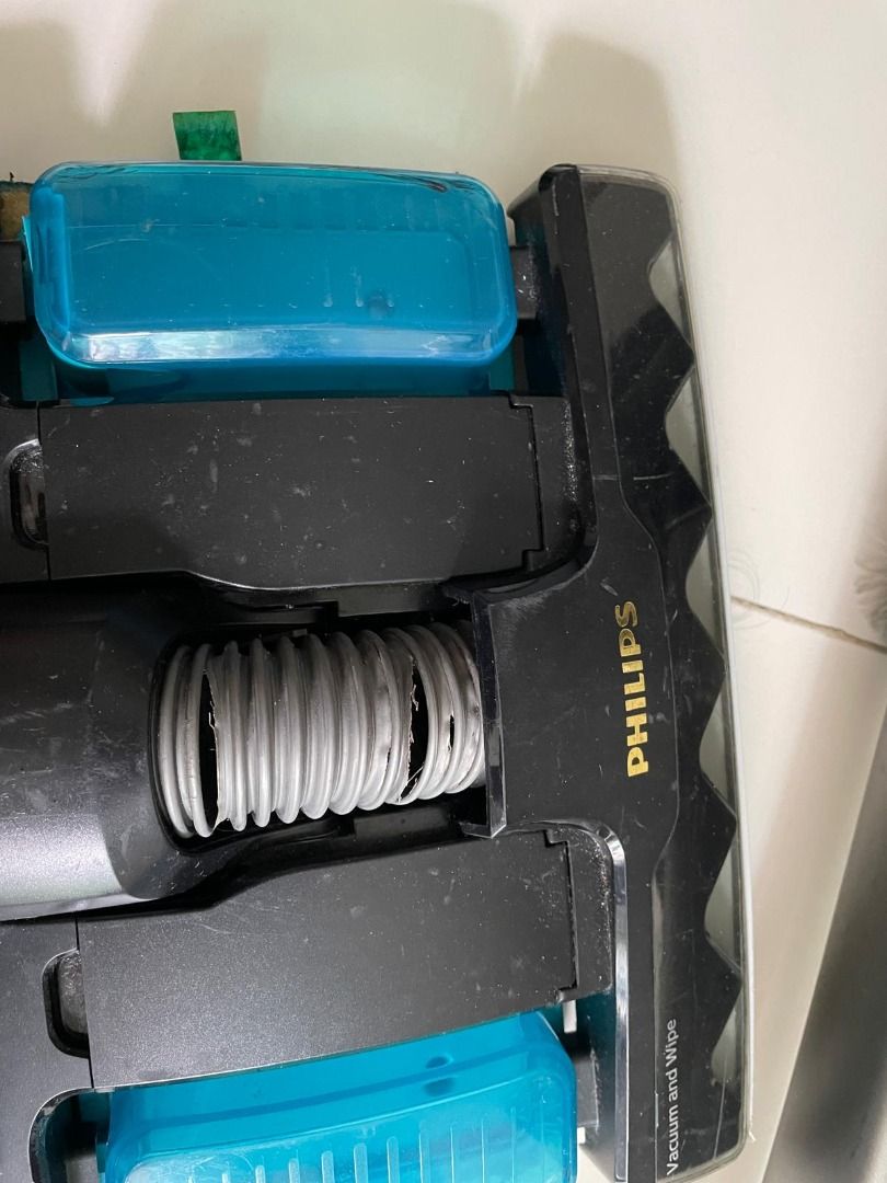 Philips 8000 Series Aqua Plus Cordless Vacuum Cleaner - 400$ (purchased ...