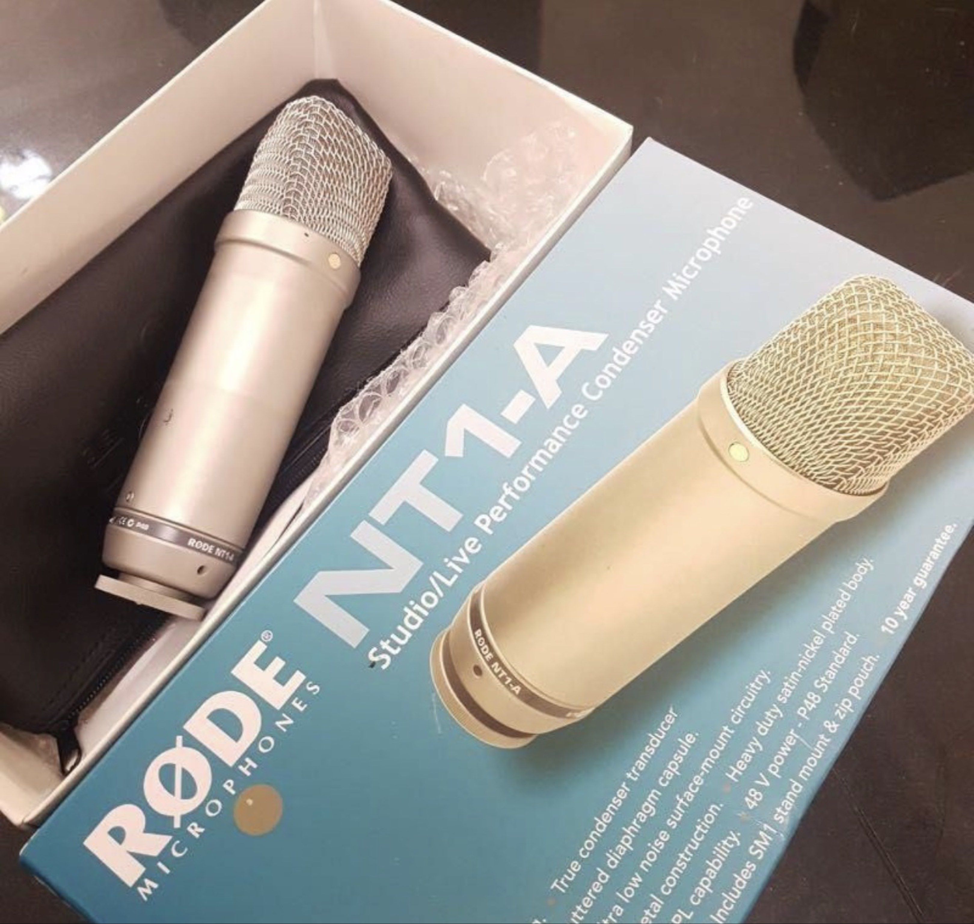 Rode NT1-A Microphone & EVO 4 Audio Interface Bundle + Microphone Arm ...