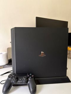 Sony PlayStation 4 Pro with Games and Controlle, Video Gaming, Video ...