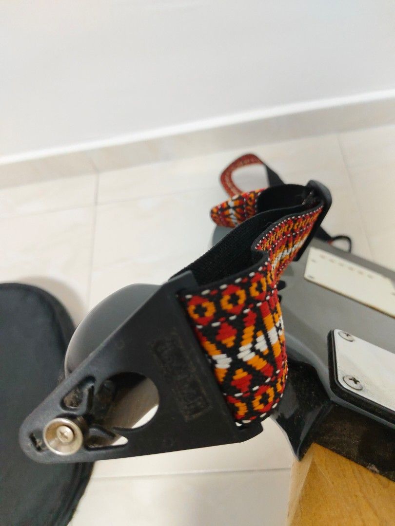 Sunburst Electric Guitar with Case, Hobbies & Toys, Musical Instruments ...