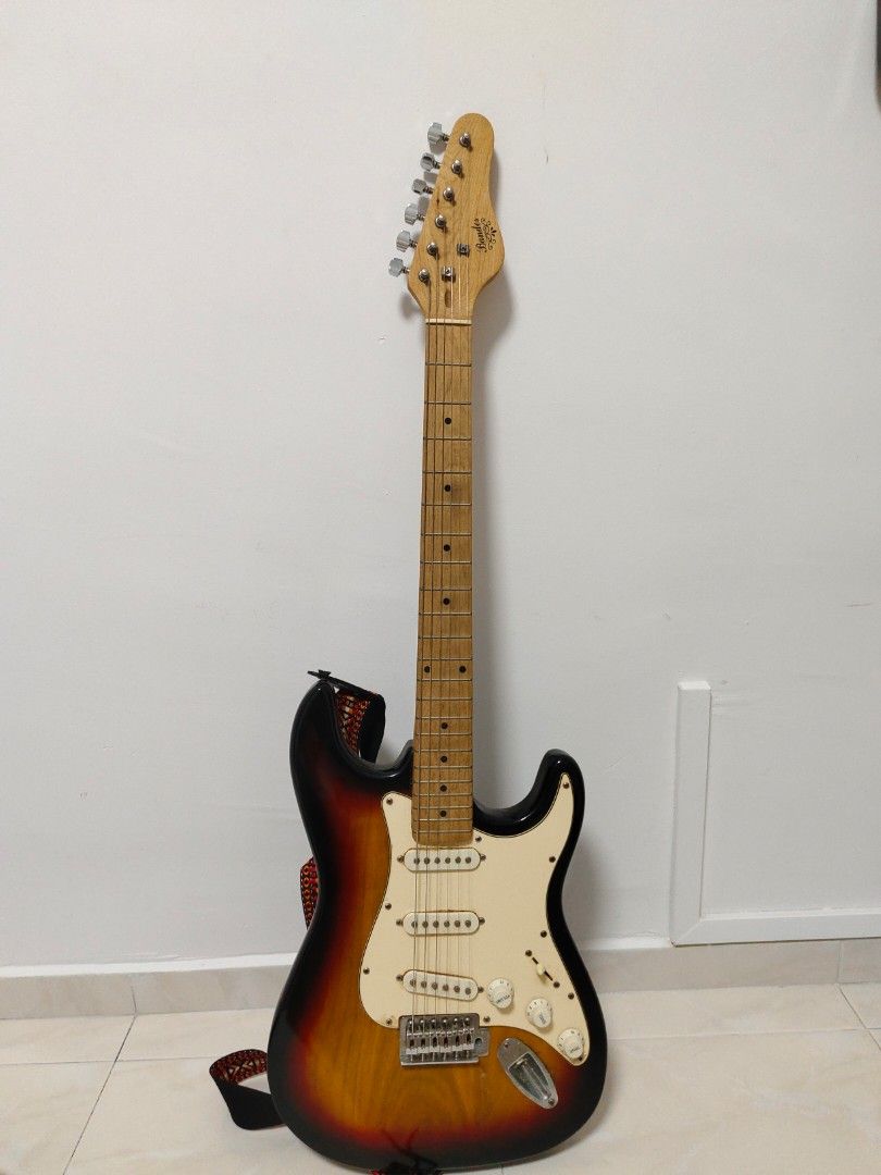 Sunburst Electric Guitar with Case, Hobbies & Toys, Musical Instruments ...