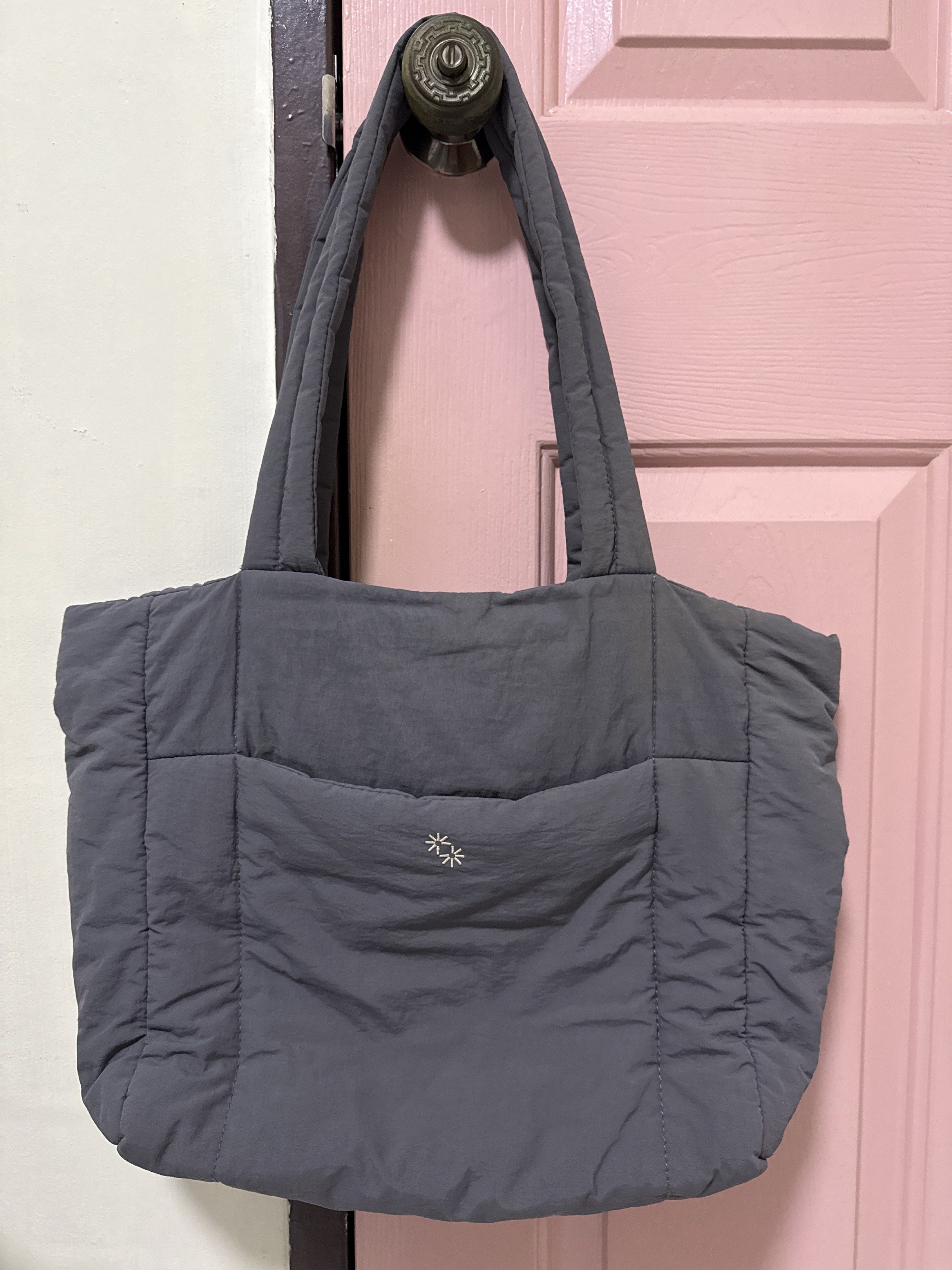 The Paper Bunny - Puffer Shopper Tote in Shadow, Women's Fashion, Bags ...