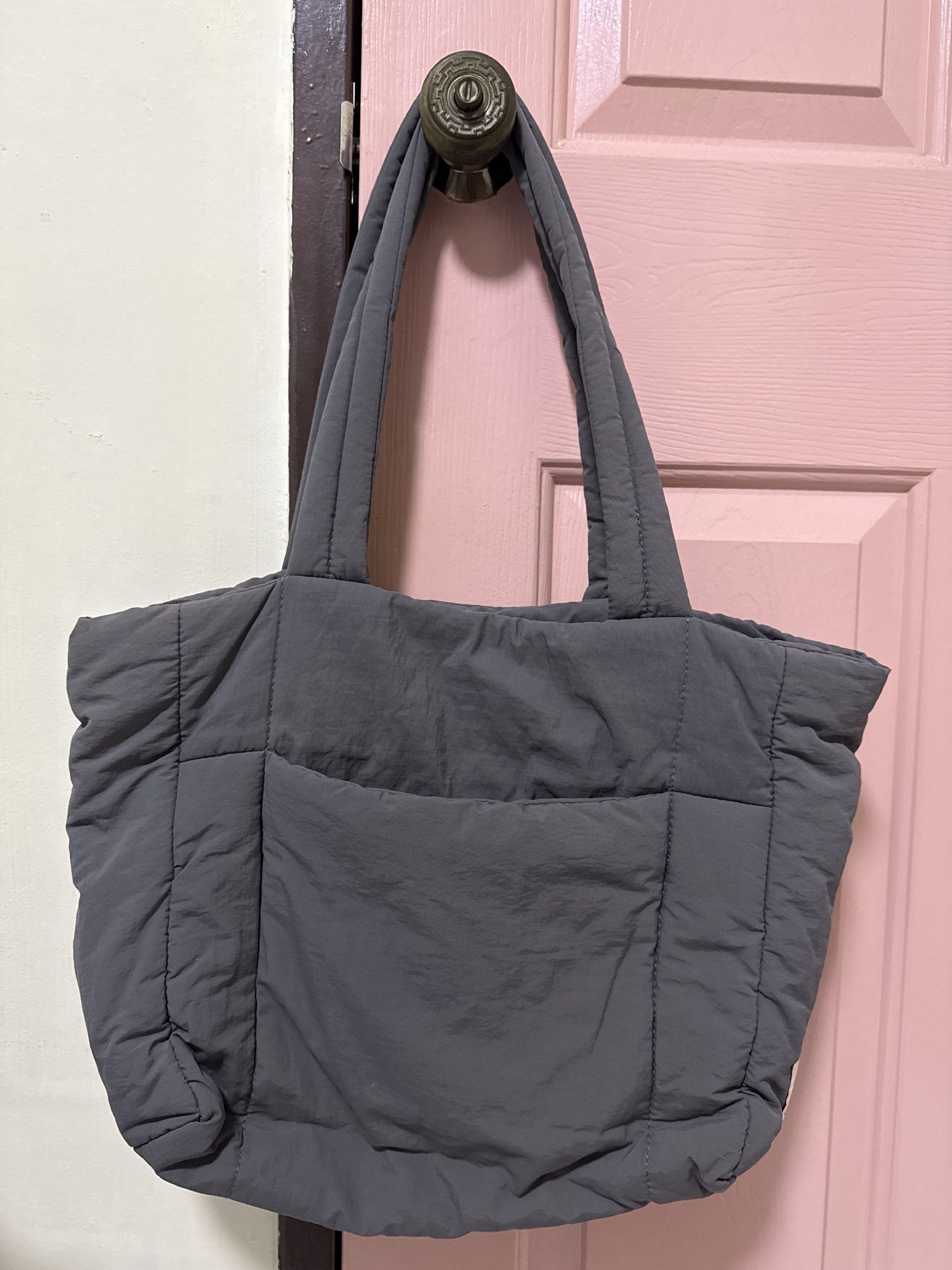 The Paper Bunny - Puffer Shopper Tote in Shadow, Women's Fashion, Bags ...