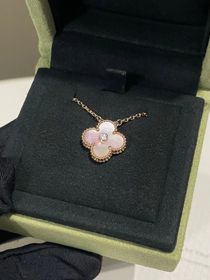 Van Cleef & Arpels Holiday Vintage, Luxury, Accessories on Carousell
