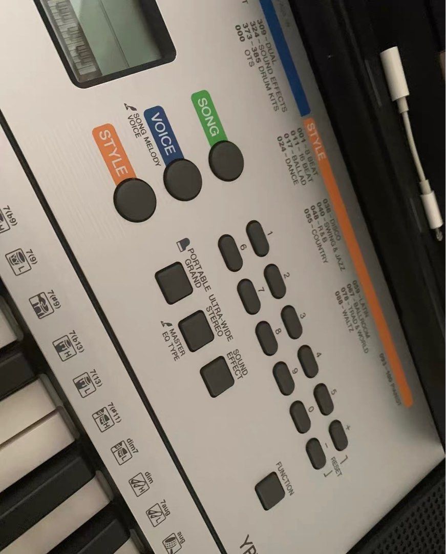 Yamaha YPT-255 Portable Keyboard, Hobbies & Toys, Musical Instruments ...