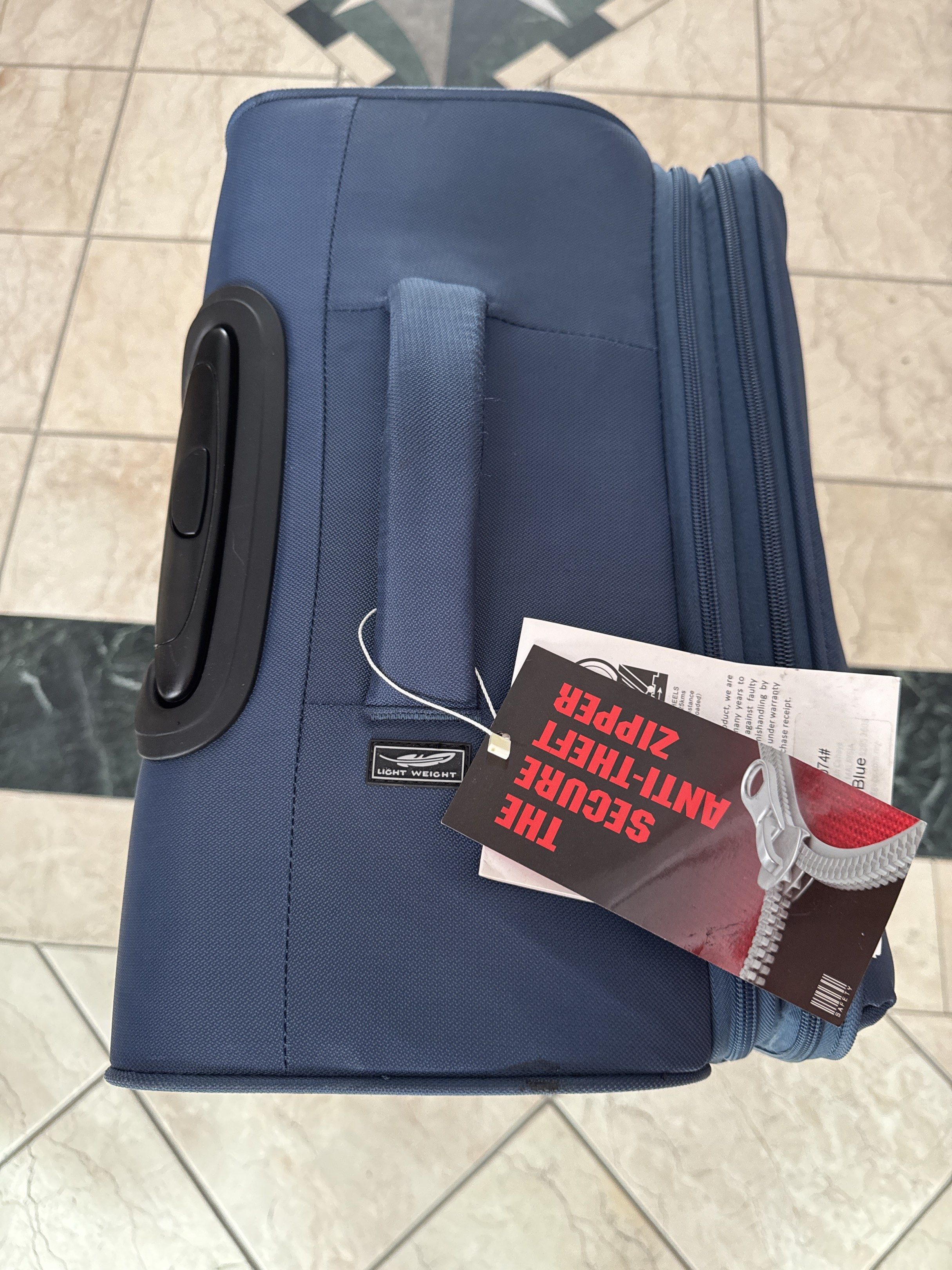 4 wheel spinner Arnold Palmer luggage, Hobbies & Toys, Travel, Luggage ...