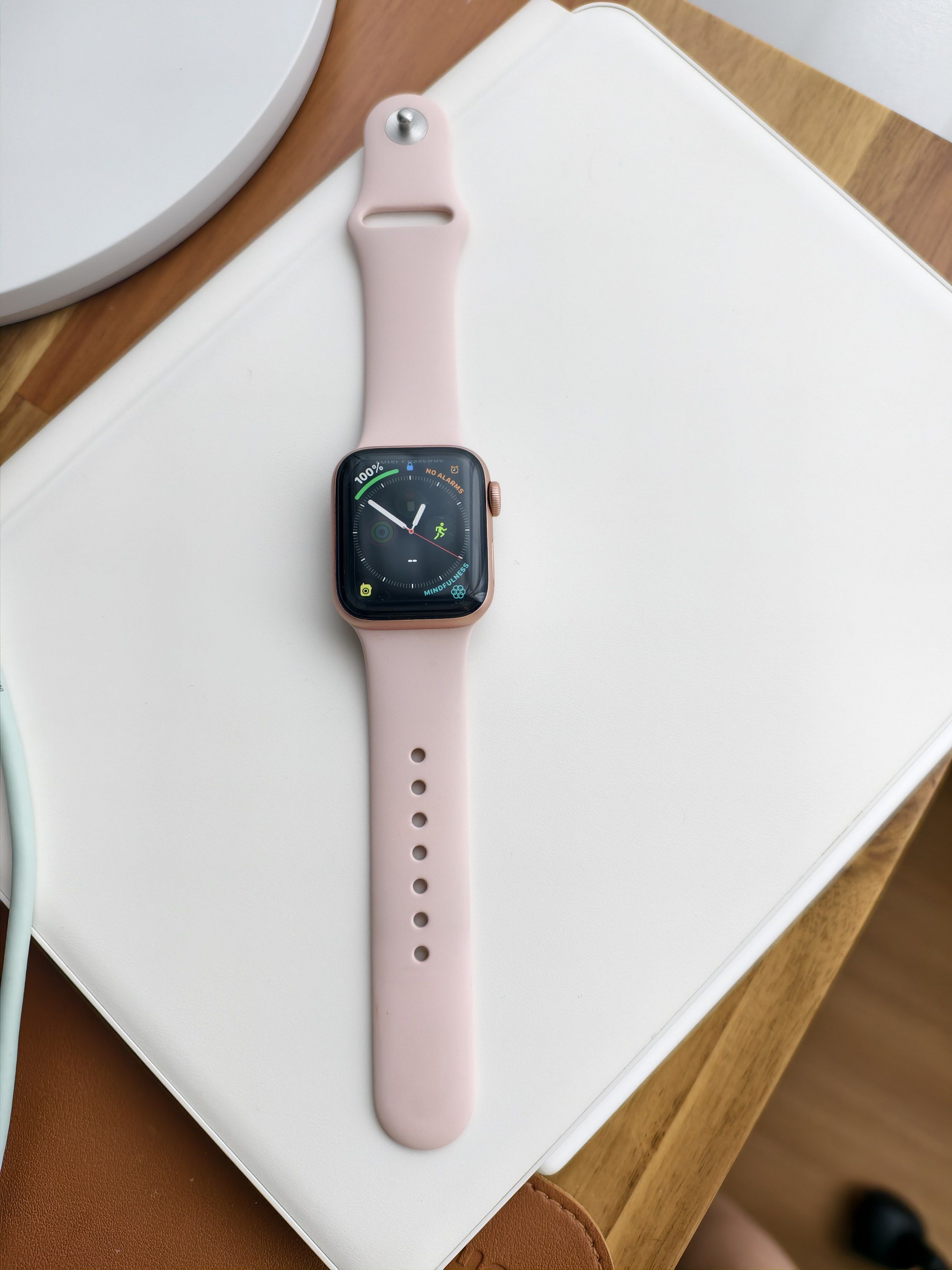 Apple Watch SE GPS + Cellular, 40mm Gold Aluminium Case Remove with ...