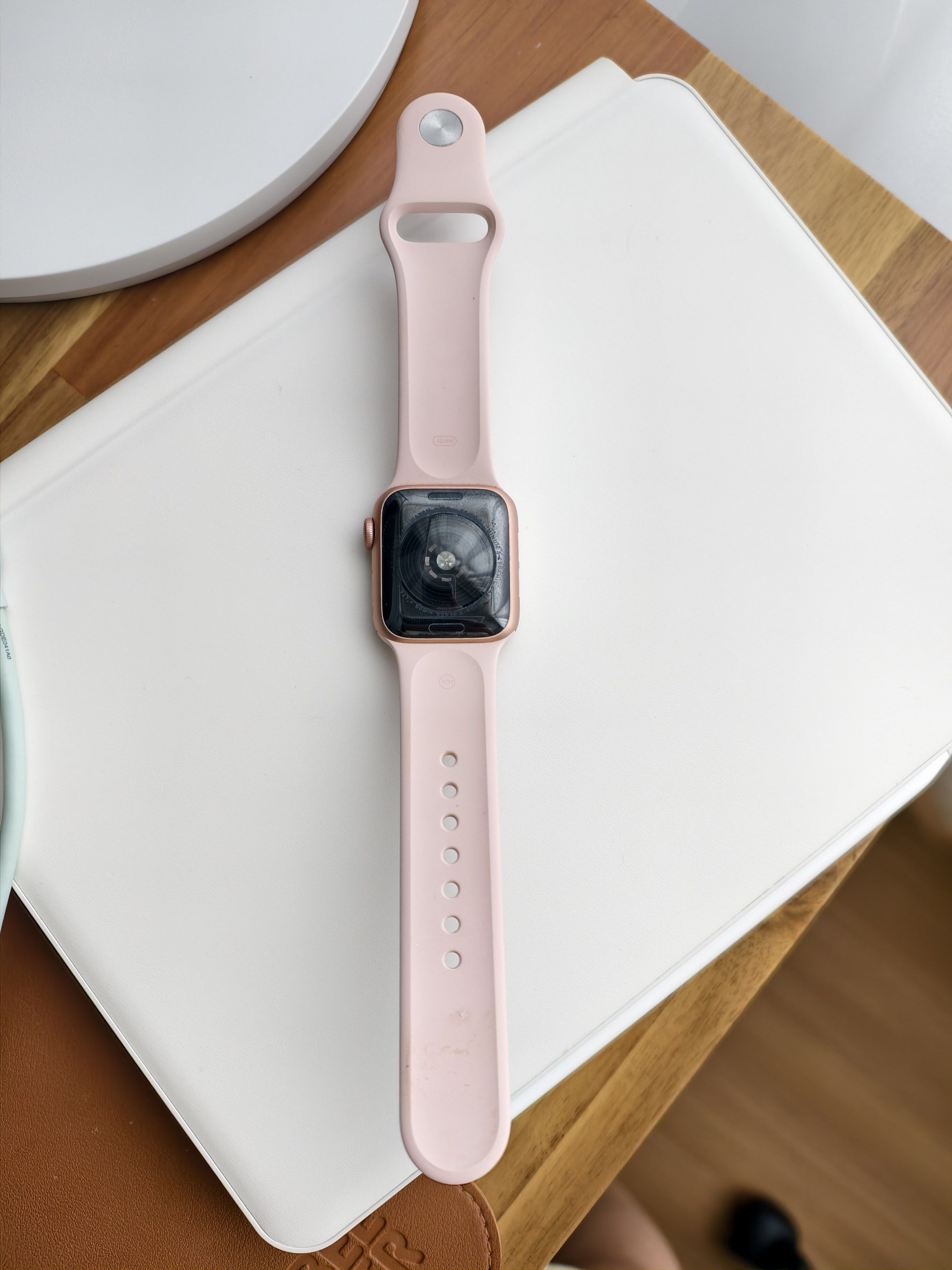 Apple Watch SE GPS + Cellular, 40mm Gold Aluminium Case Remove with ...