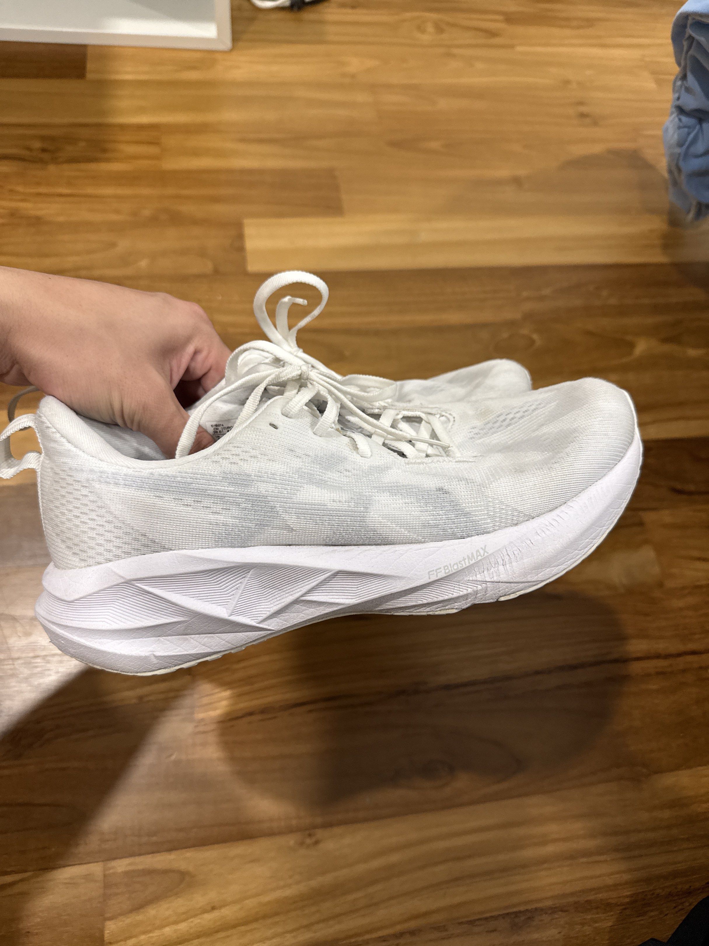 Asics Novablast 5 [White], Men's Fashion, Footwear, Sneakers on Carousell