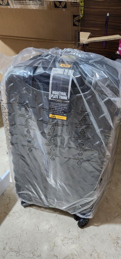 Caterpillar Industrial Plate Trunk Medium - Titanium, Hobbies & Toys ...