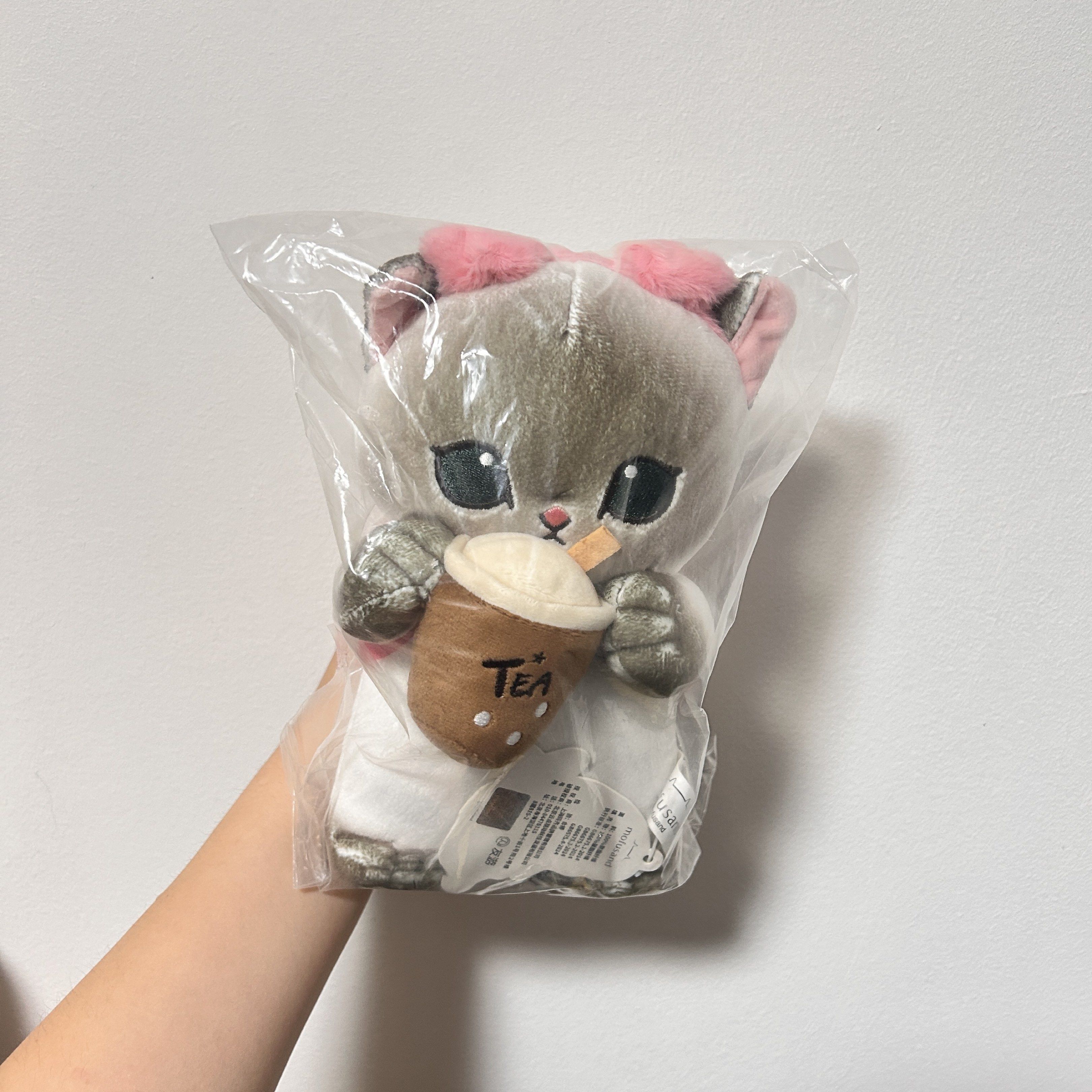 [FREE MAIL] Mofusand Siamese Cat with Bubble Tea Plush Toy, Hobbies ...