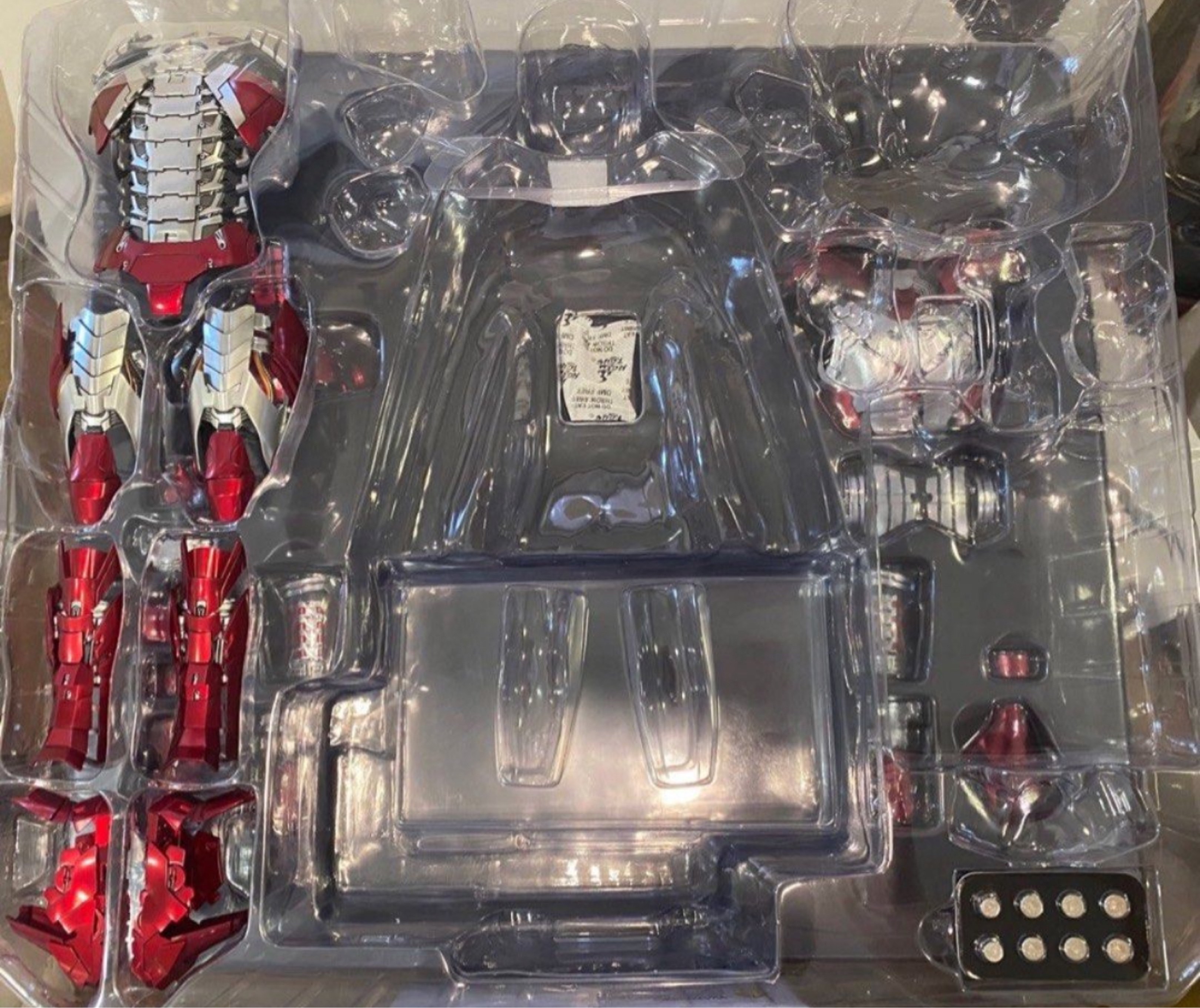 Hottoys Iron Man Mark V Suit Up MMS600 1/6 figure 盔甲set 連盒 (armor set ...