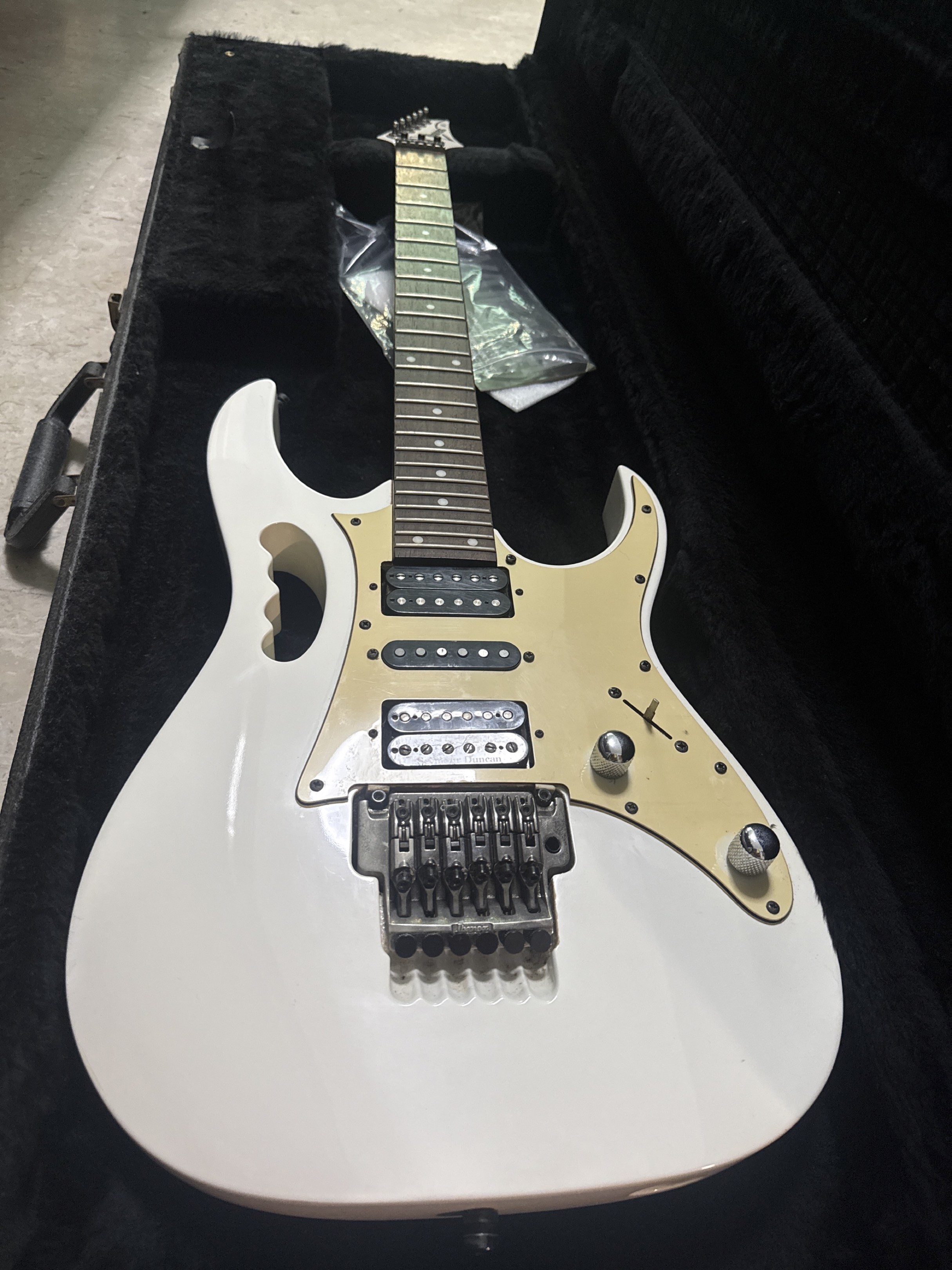 IBANEZ JEM JR ELECTRIC GUITAR WITH SEYMOUR DUNCAN PICKUPS , Hobbies ...