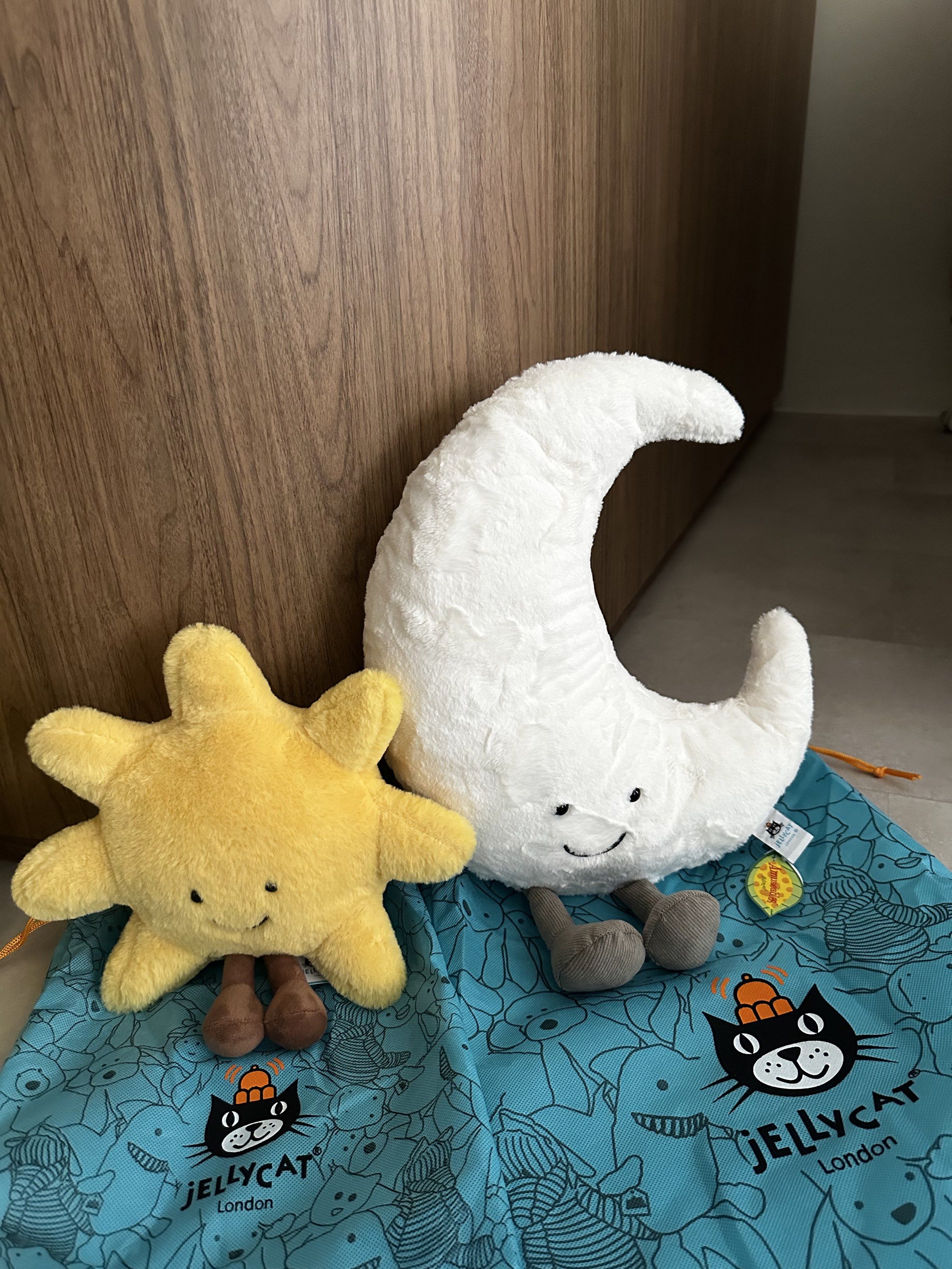 Jellycat Amuseables - Moon, Sun, Musical blue bunny, Hobbies & Toys ...