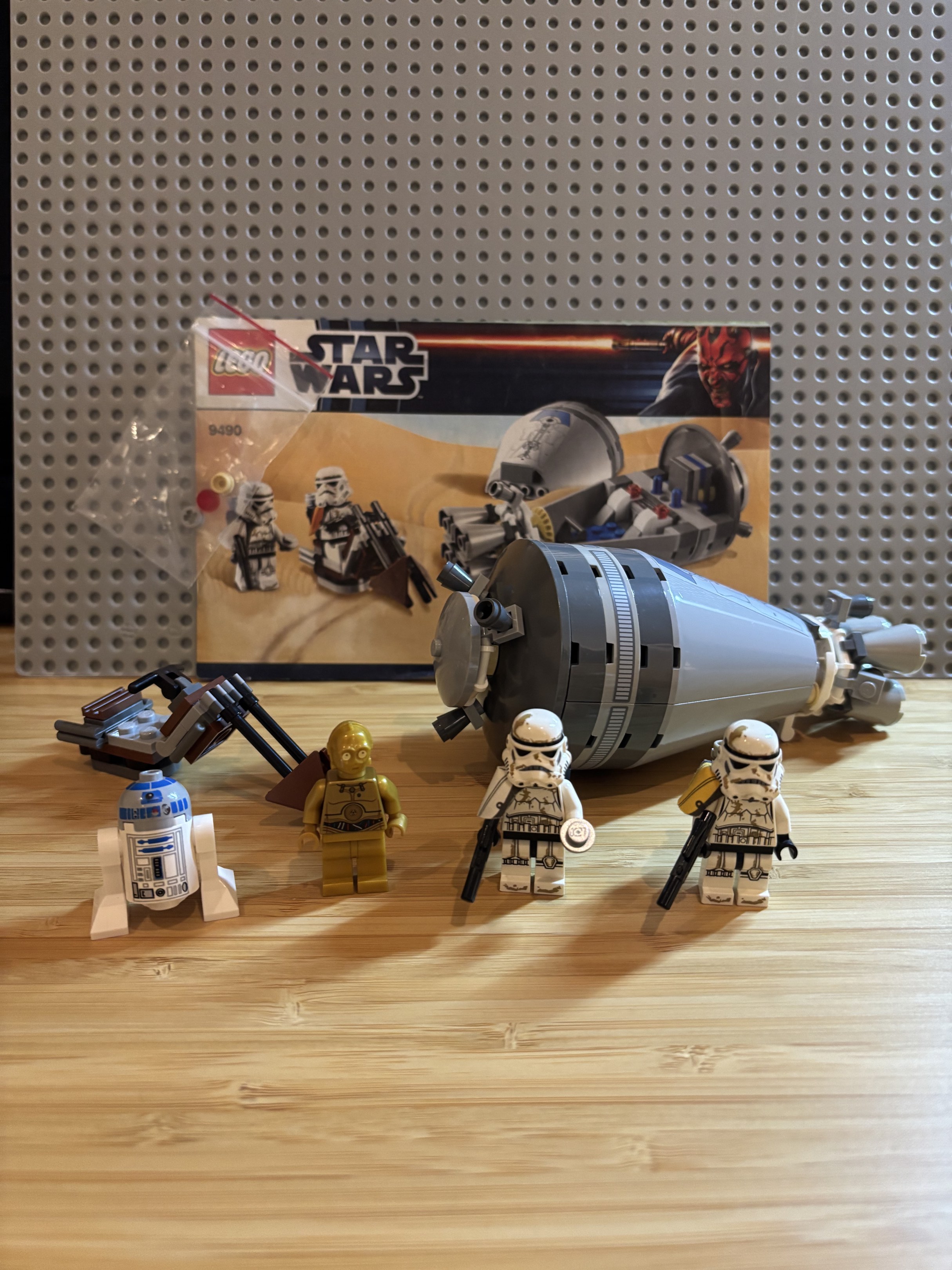 Lego Star Wars set 9490 Droid Escape, Hobbies & Toys, Toys & Games on ...