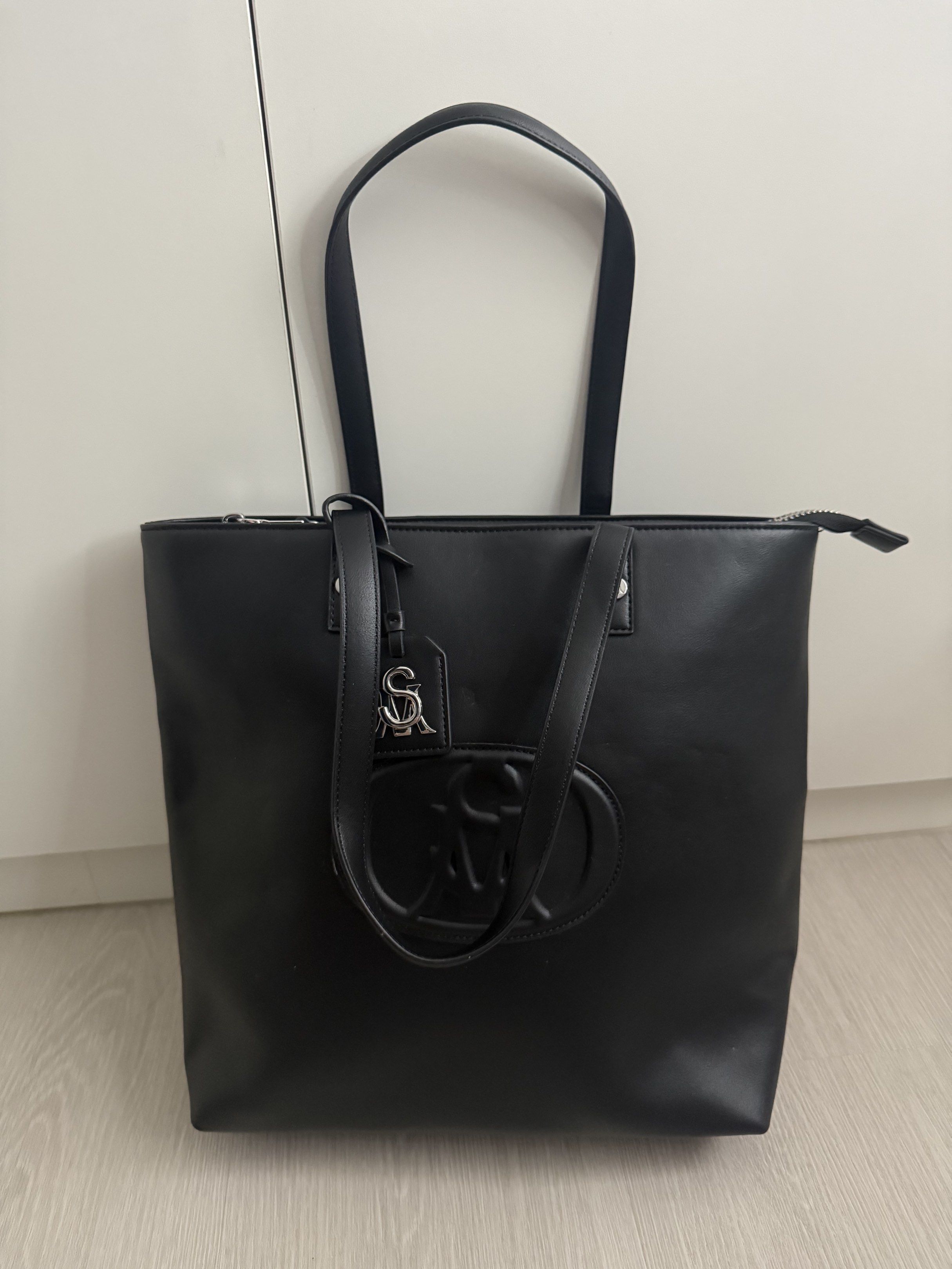 Steve Madden Black Tote Bag, Women's Fashion, Bags & Wallets, Tote Bags ...