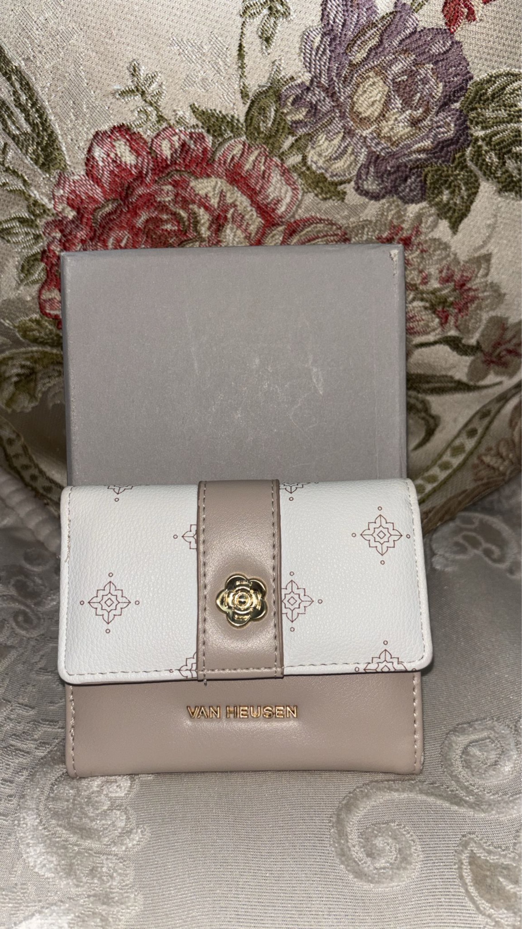 Van Heusen Trifold Wallet - Brand New, Women's Fashion, Bags & Wallets ...