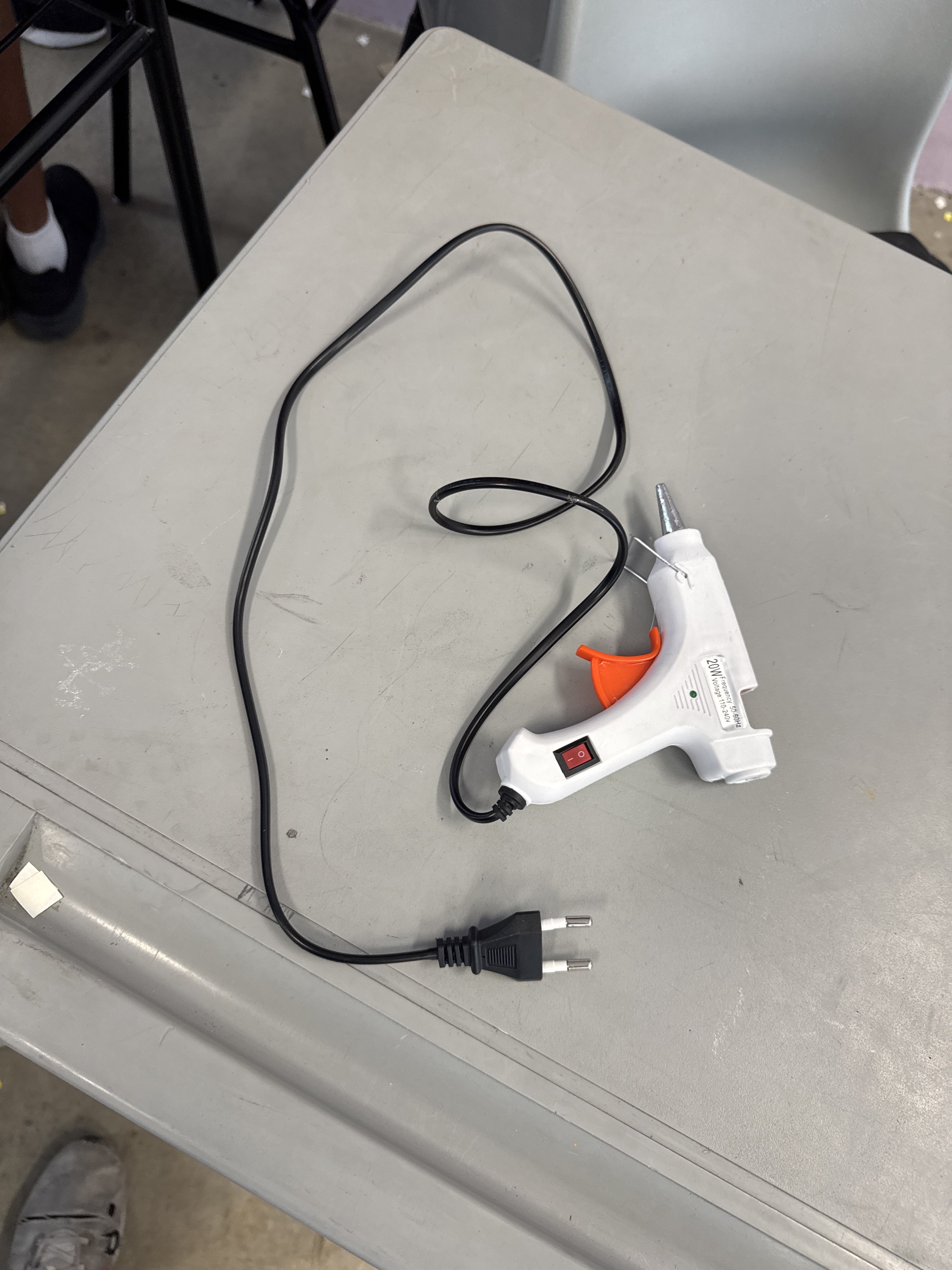 White Glue Gun with Orange Trigger, Hobbies & Toys, Stationery & Craft ...