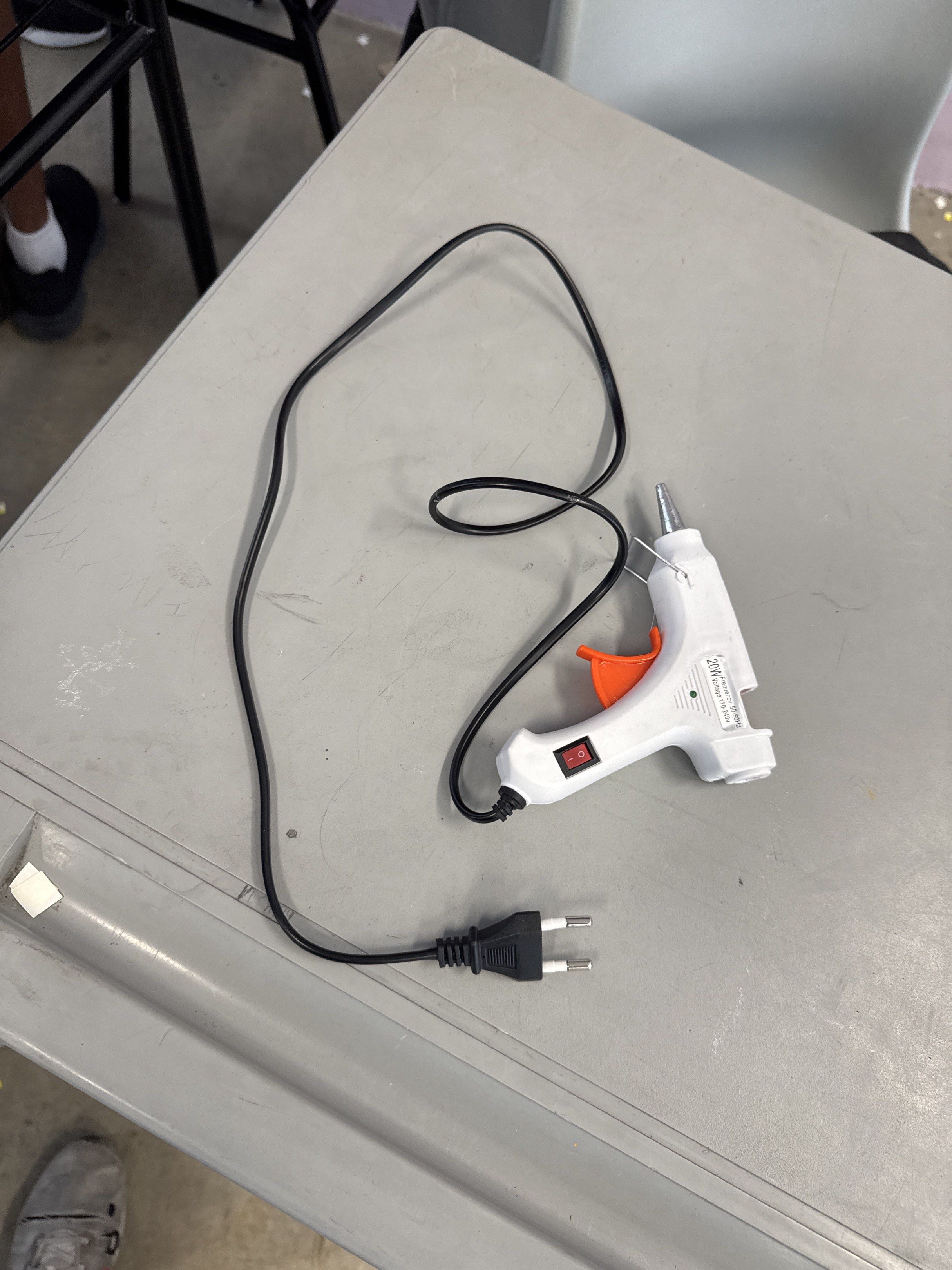 White Glue Gun with Orange Trigger, Hobbies & Toys, Stationery & Craft ...