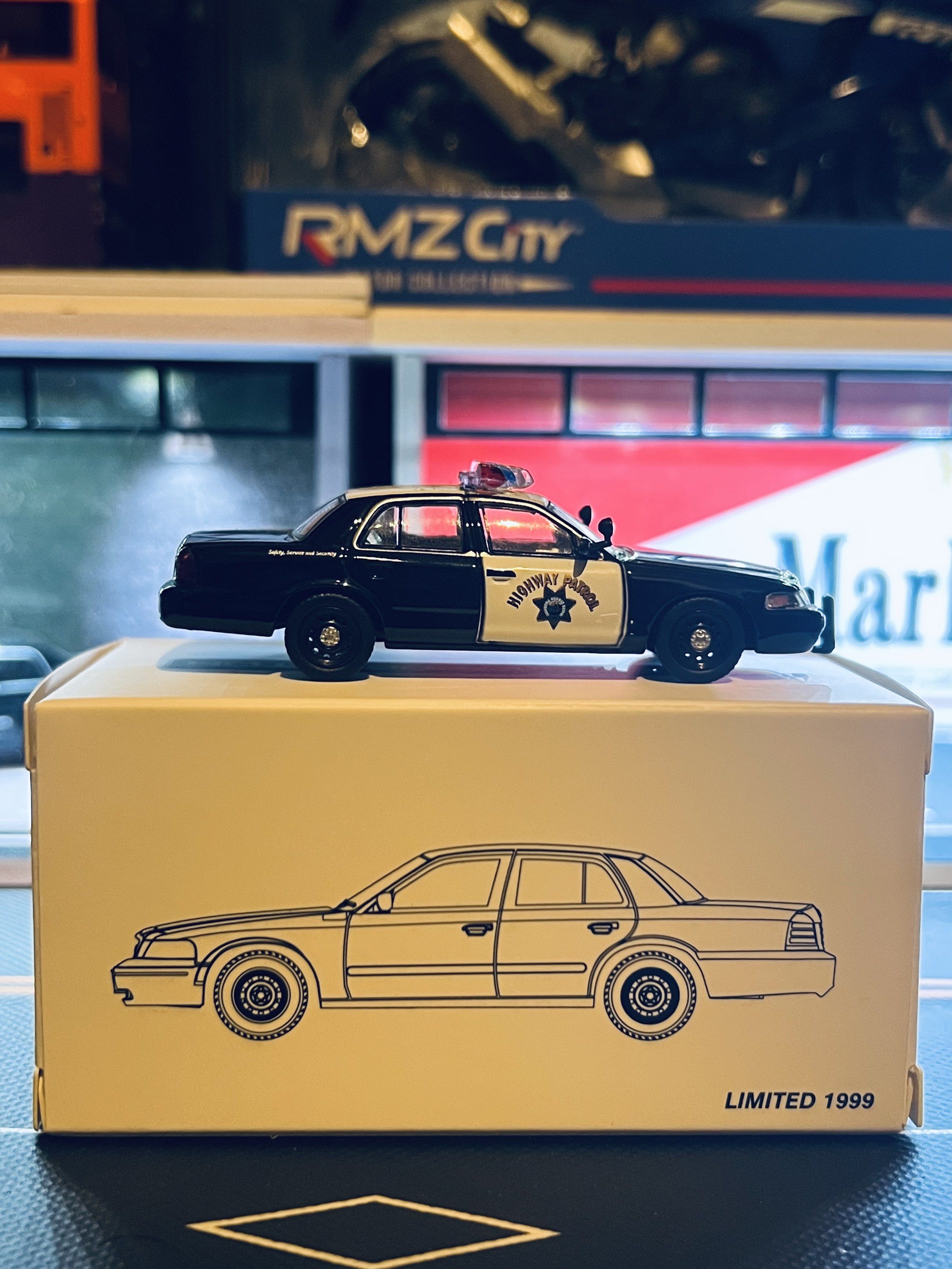 1:64 California Highway Patrol Ford Crown Victoria (Opened, Boxed ...