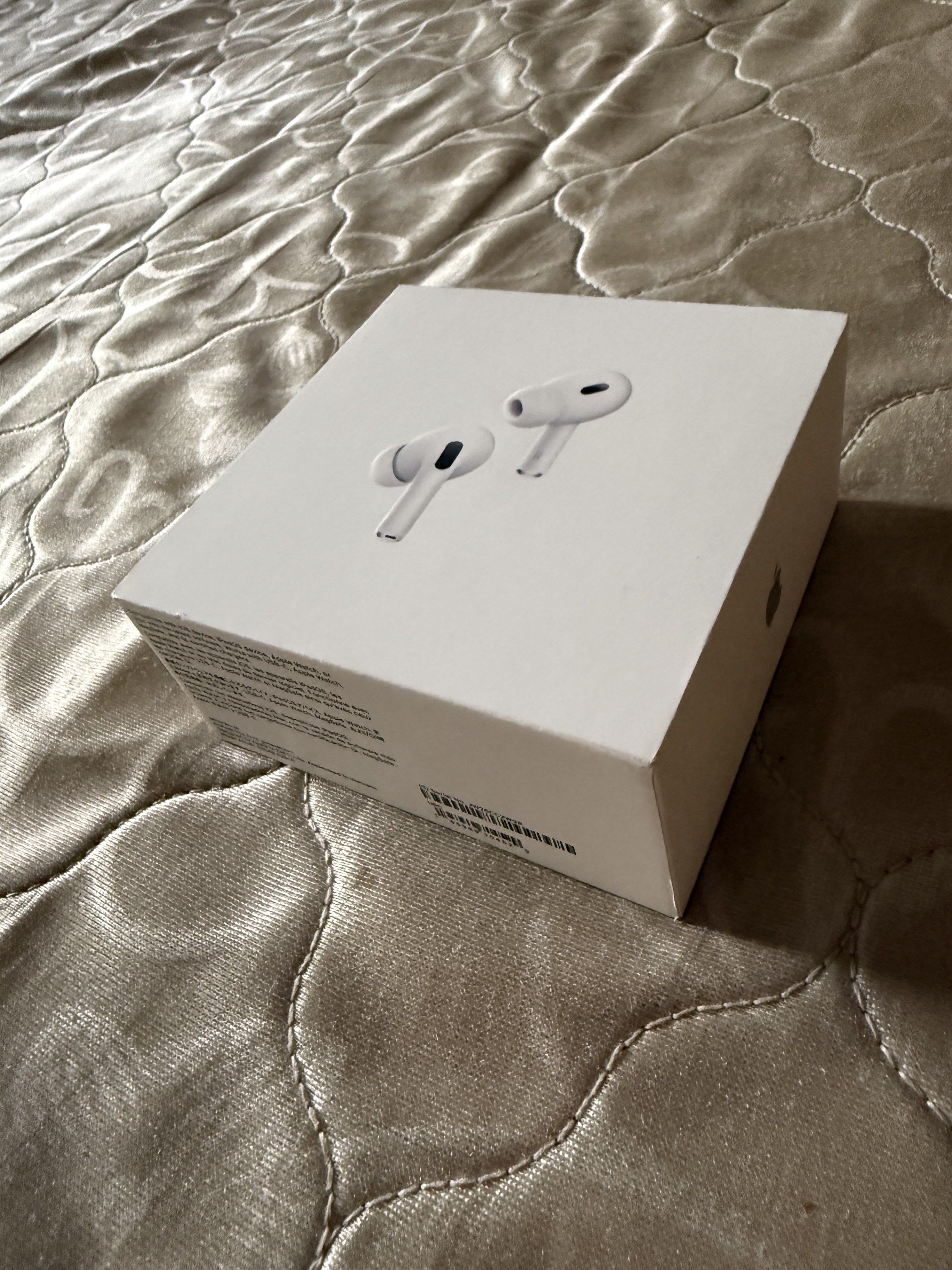 Apple AirPods Pro (2nd Gen) with MagSafe Charging Case, Audio ...
