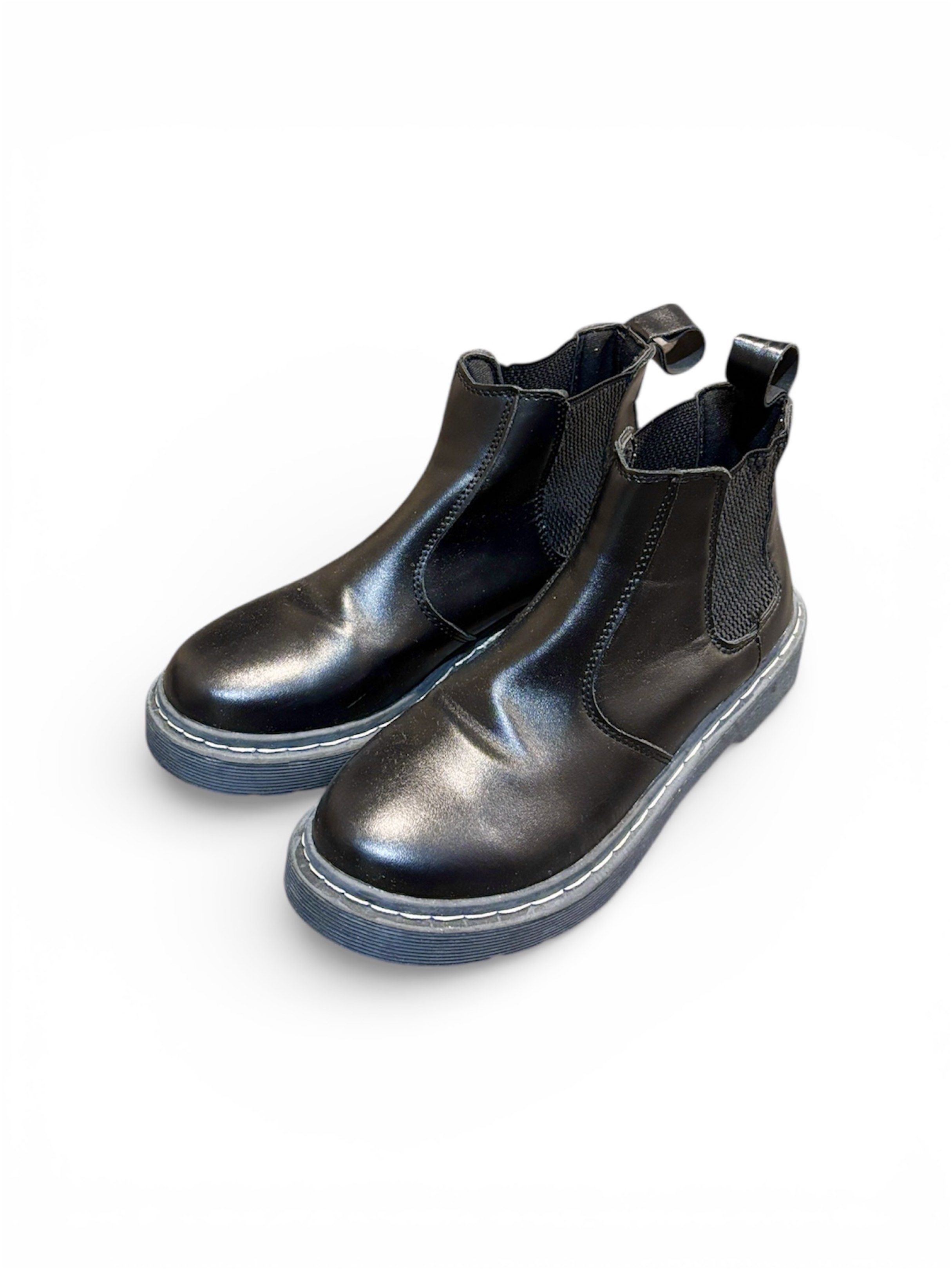 Black Chelsea Boots, Women's Fashion, Footwear, Boots on Carousell