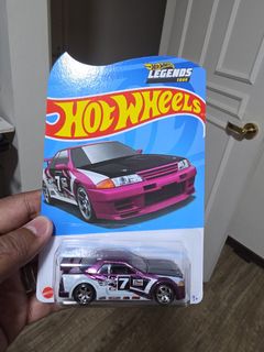 Nissan Skyline GTR R33 and Pagani Utopia Hotwheels Diecast Toy Model ...