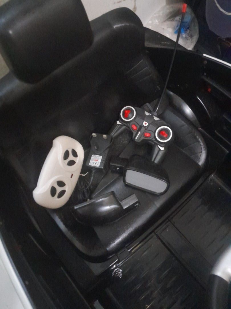 kids electric remote car, Everything Else on Carousell
