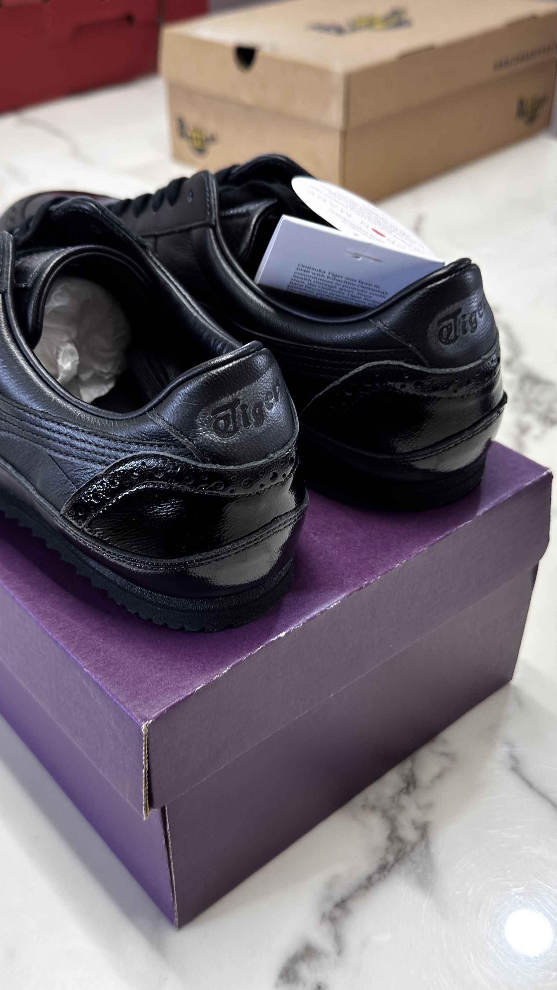 Onitsuka Tiger Ultimate Trainer Black JAPAN, Men's Fashion, Footwear ...