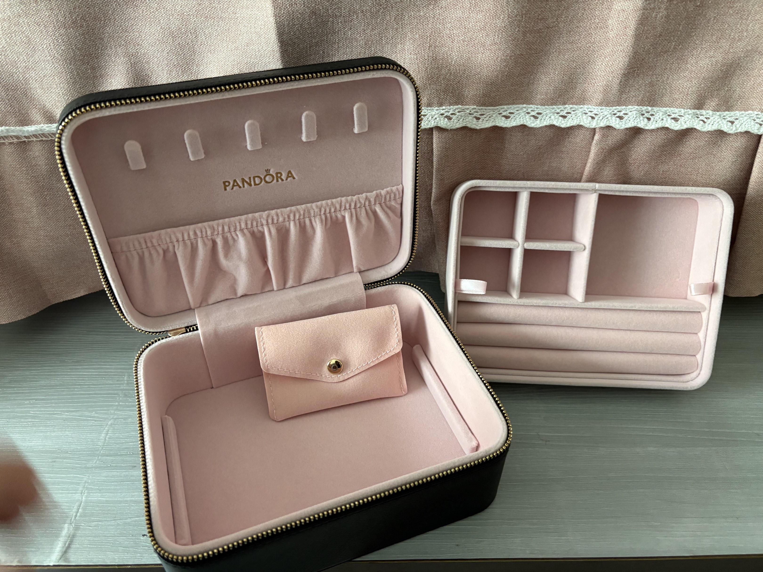 Pandora Jewelry Travel Case - Black and Pink, Women's Fashion, Jewelry ...