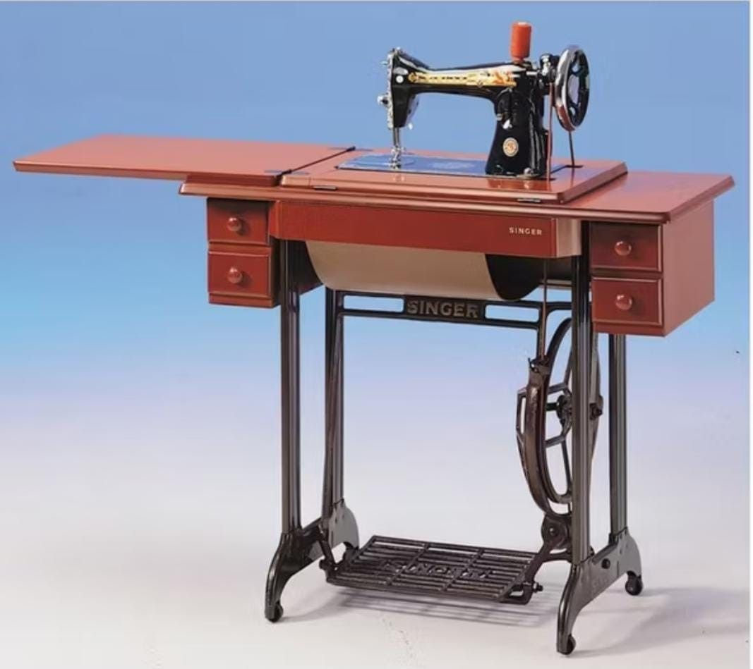 Singer Sewing Machine with Table, Furniture & Home Living, Furniture ...