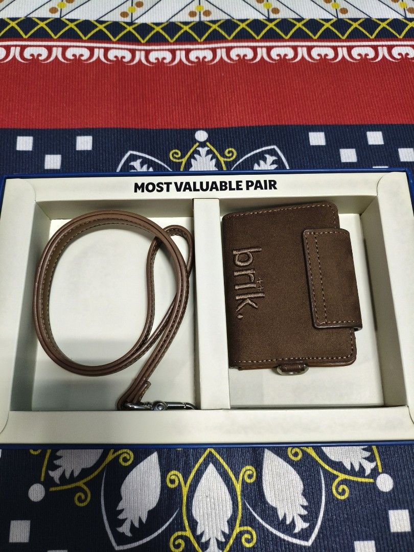 SVG Brik Compact pal 🟤, Men's Fashion, Activewear on Carousell