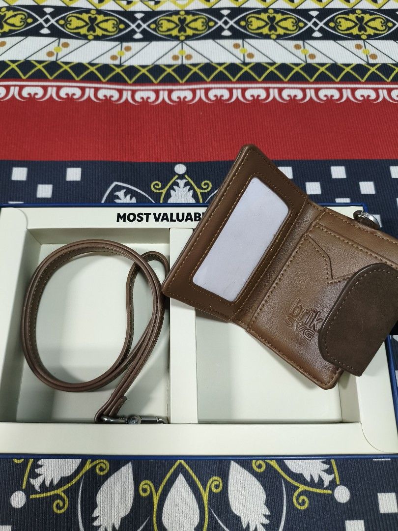 SVG Brik Compact pal 🟤, Men's Fashion, Activewear on Carousell