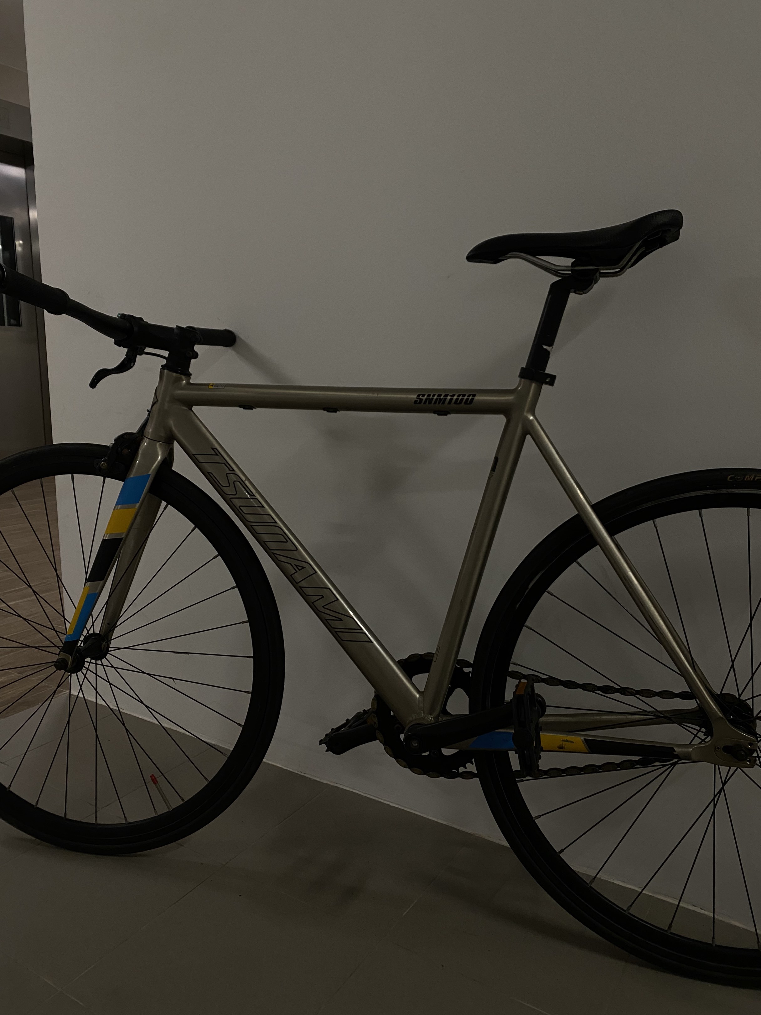 Tsunami SNM100 Fixed Gear Bike, Sports Equipment, Bicycles & Parts ...